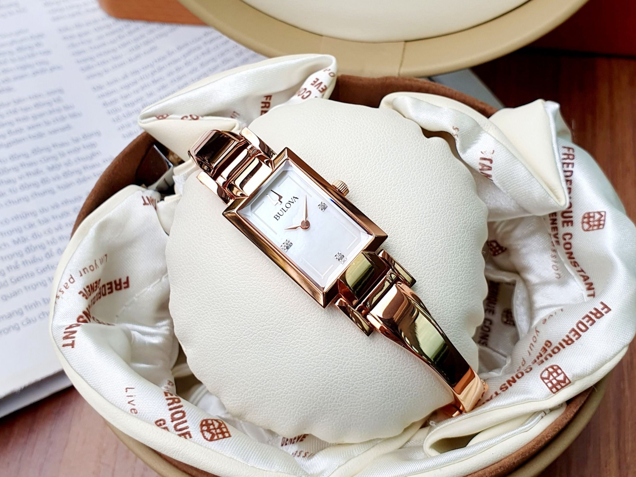 Bulova Quartz 97P142 - Đồng Hồ Nữ – PhongWatch