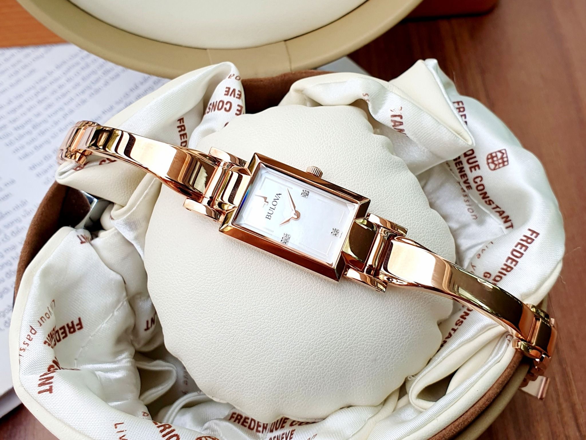 Bulova Quartz 97P142 - Đồng Hồ Nữ – PhongWatch