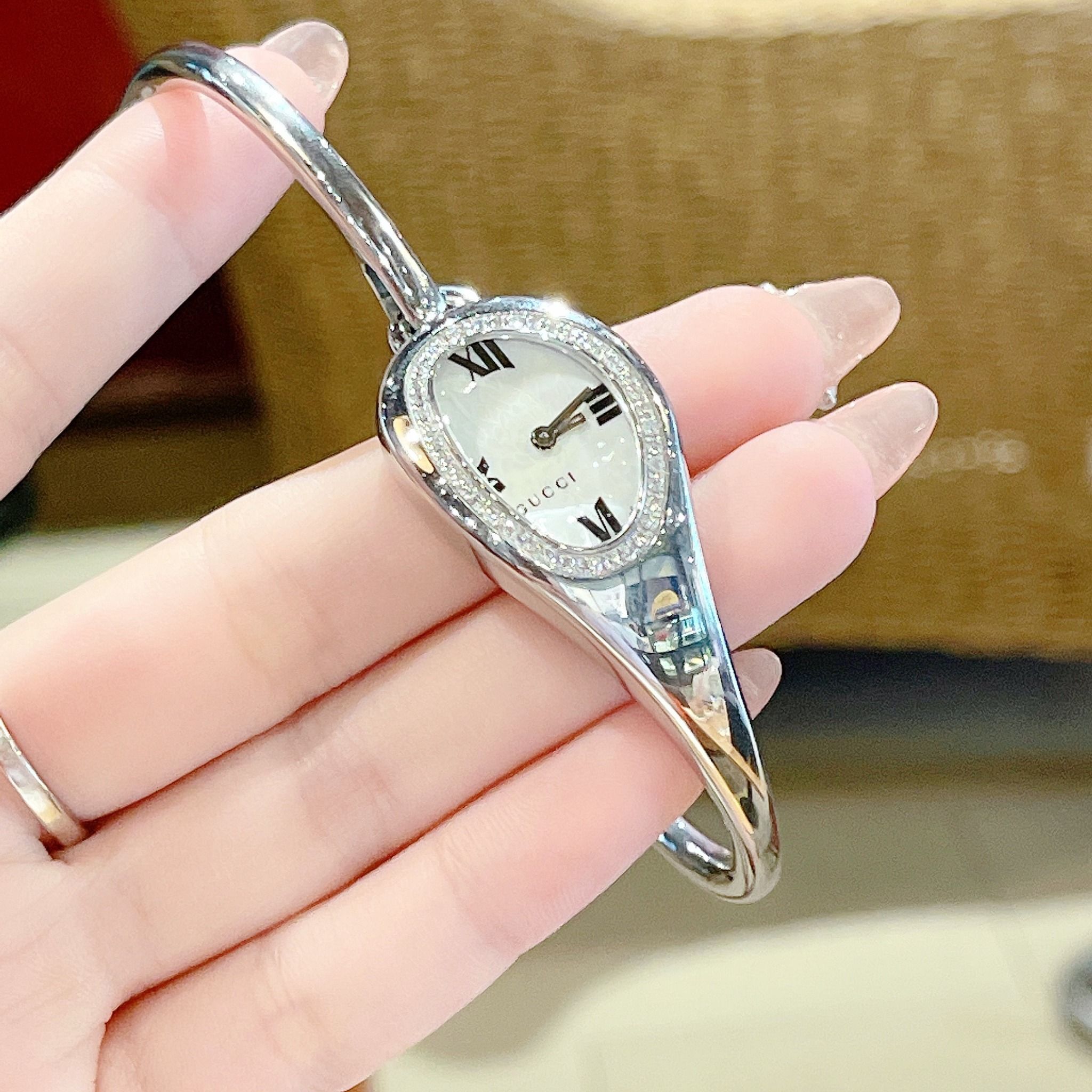 Gucci 103 Horsebit 41 Diamonds White Mother of Pearl Floral Dial Bangl ...