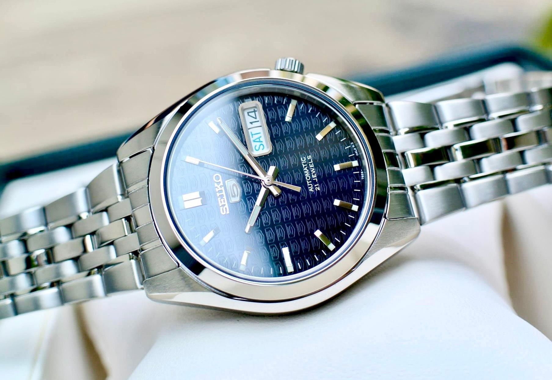 Seiko 5 SNK357K1 ( SNK357 ) - Đồng Hồ Nam - Chính Hãng Giá Tốt – PhongWatch