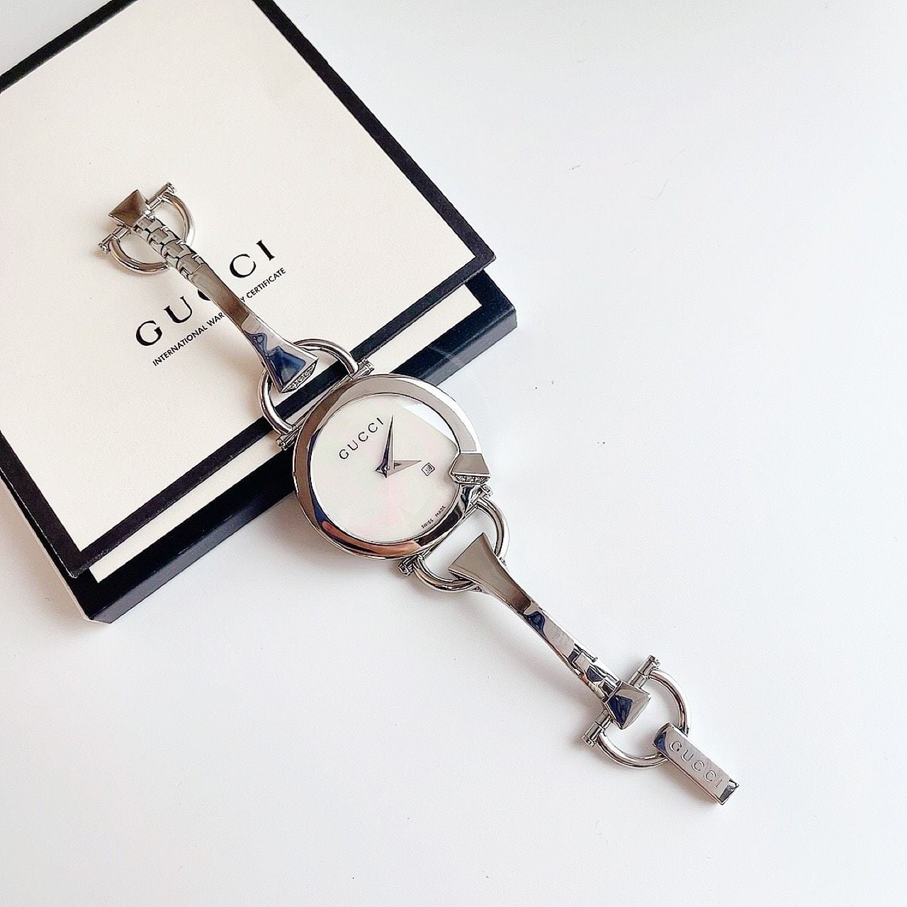 Gucci 122 Chiodo Diamond Watch 35mm YA122506 - Đồng Hồ Nữ – PhongWatch