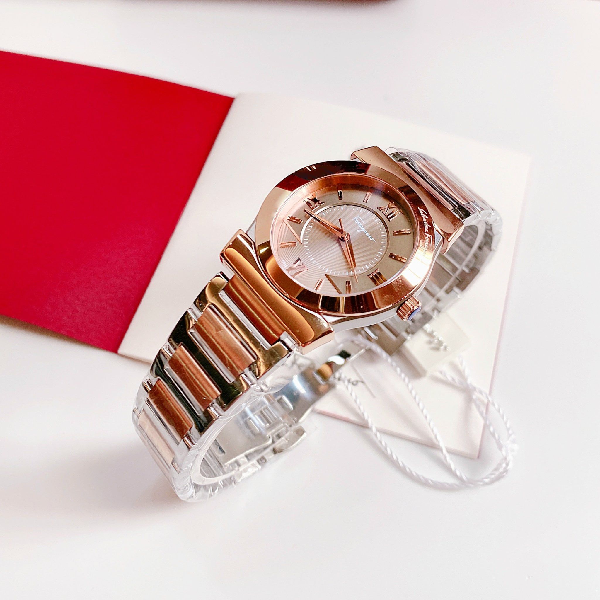 Salvatore Ferragamo Vega Watch 32mm - Đồng Hồ Nữ – PhongWatch