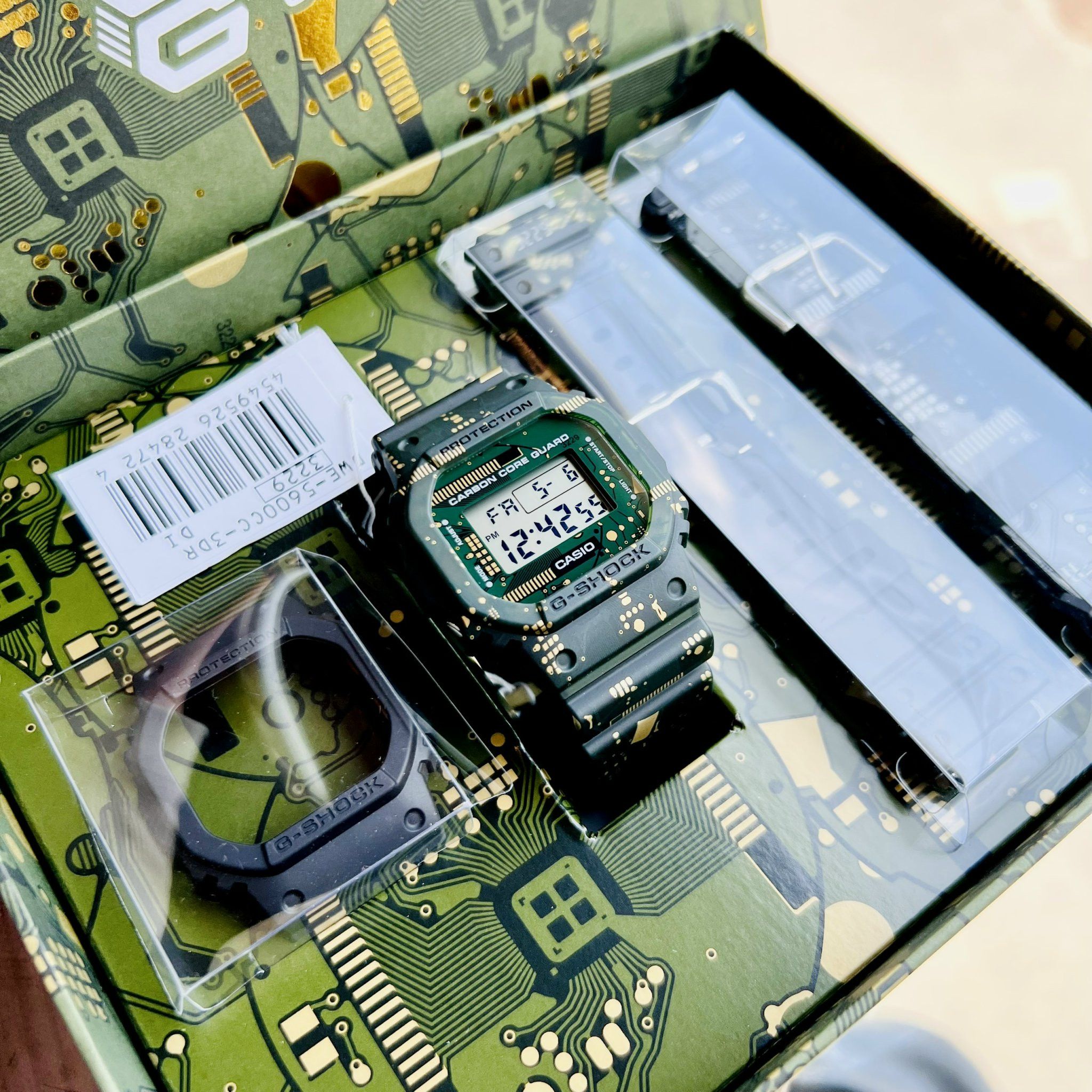 Casio G-Shock DWE-5600CC-3DR Carbon Core Guard Throwback '1983' Limit – PhongWatch