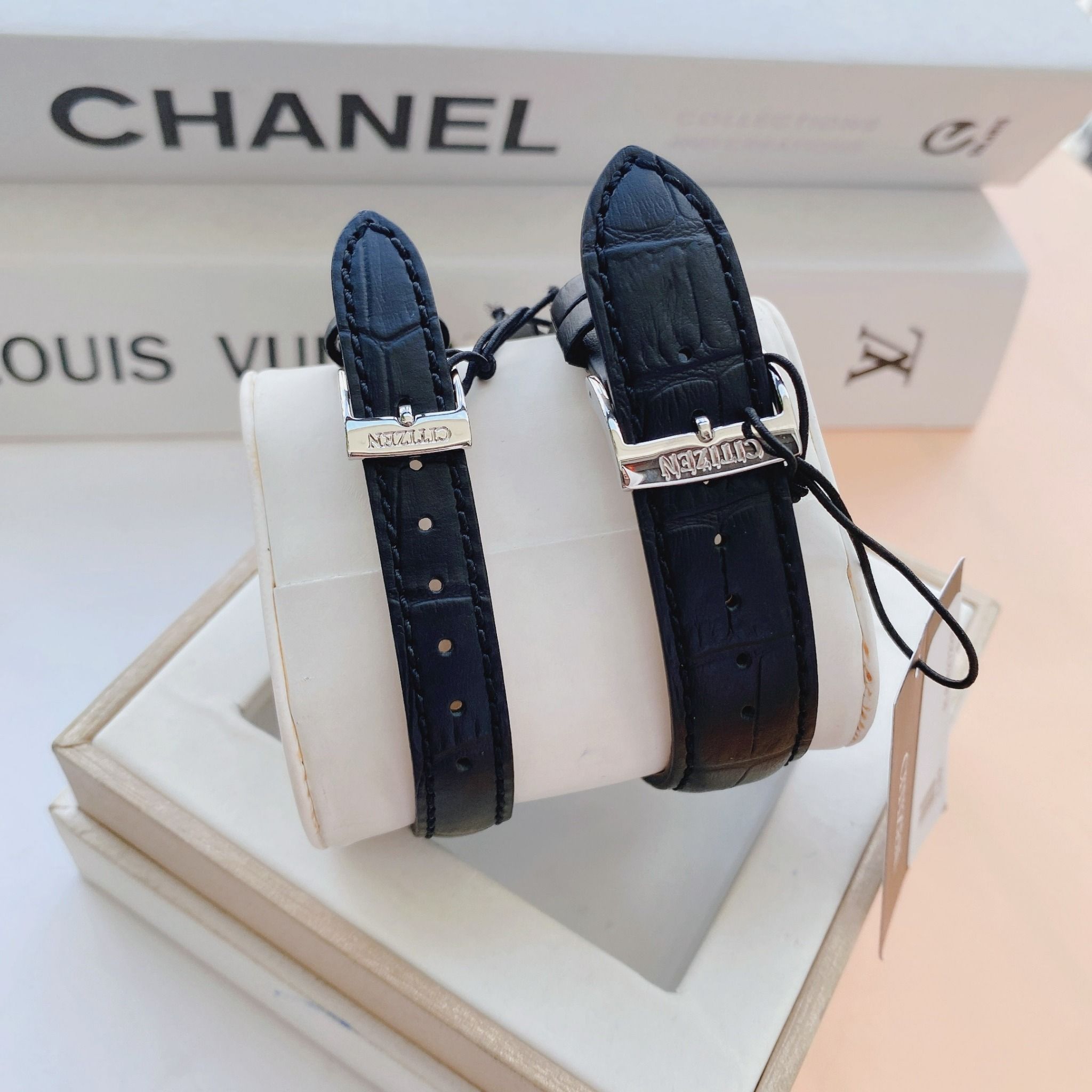 Đồng hồ cặp Citizen AW1780-09L ( Nam )- FE1087-01L ( Nữ ) – PhongWatch