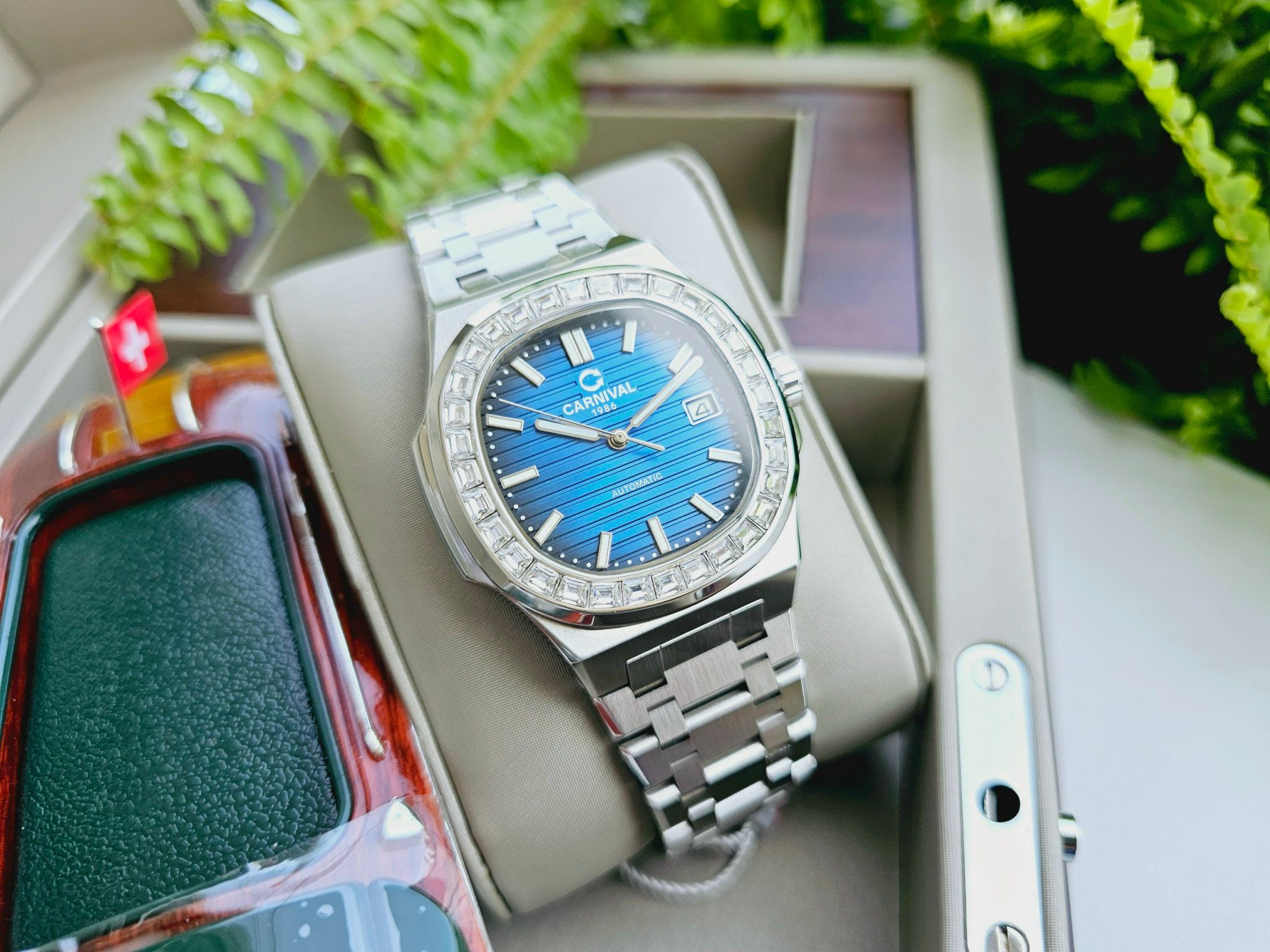 Carnival Nautilus Automatic G8108.304.011 ( 8108G-VT-X ) - Đồng Hồ Nam ...