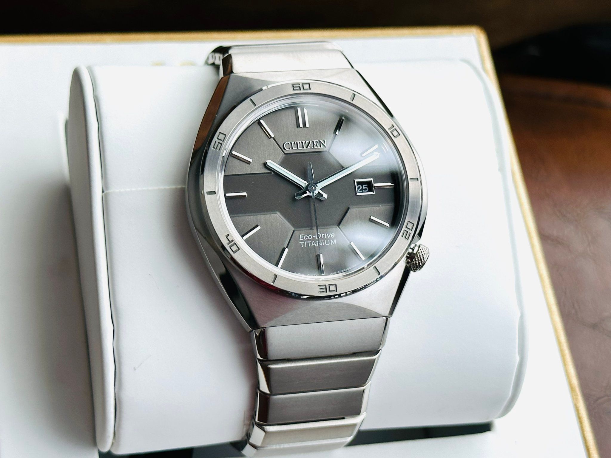 Citizen Eco-Drive AW1660-51H Super Titanium Armor - Đồng Hồ Nam ...