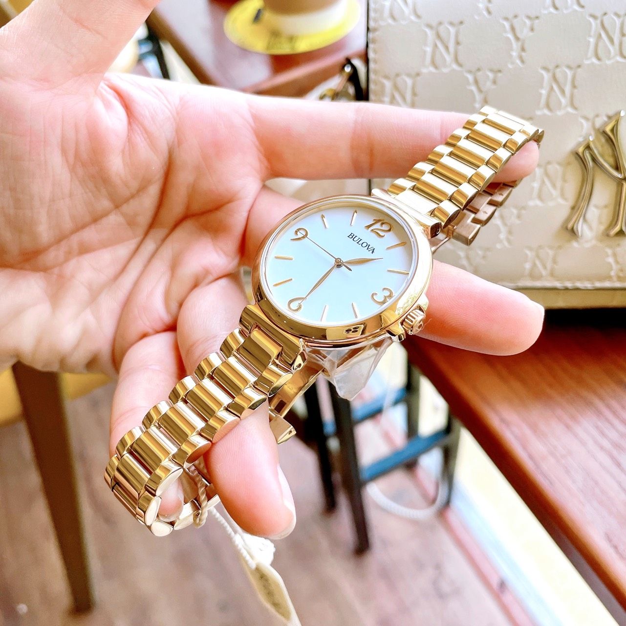 Bulova Quartz 97L139 - Đồng Hồ Nữ - Chính Hãng Giá Tốt – PhongWatch