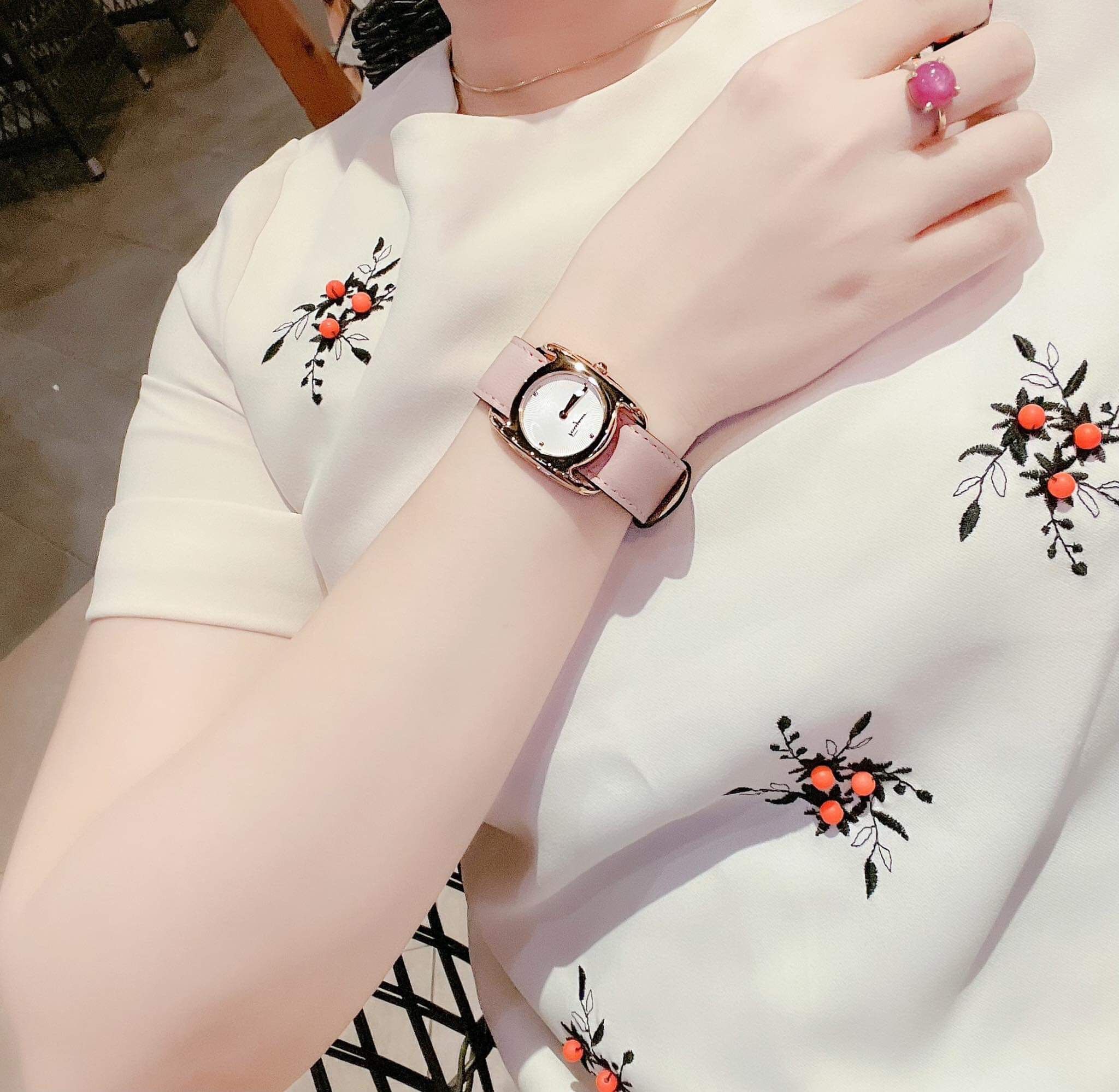 Salvatore Ferragamo SFEL00519 Vara Leather Watch ( Nữ ) – PhongWatch