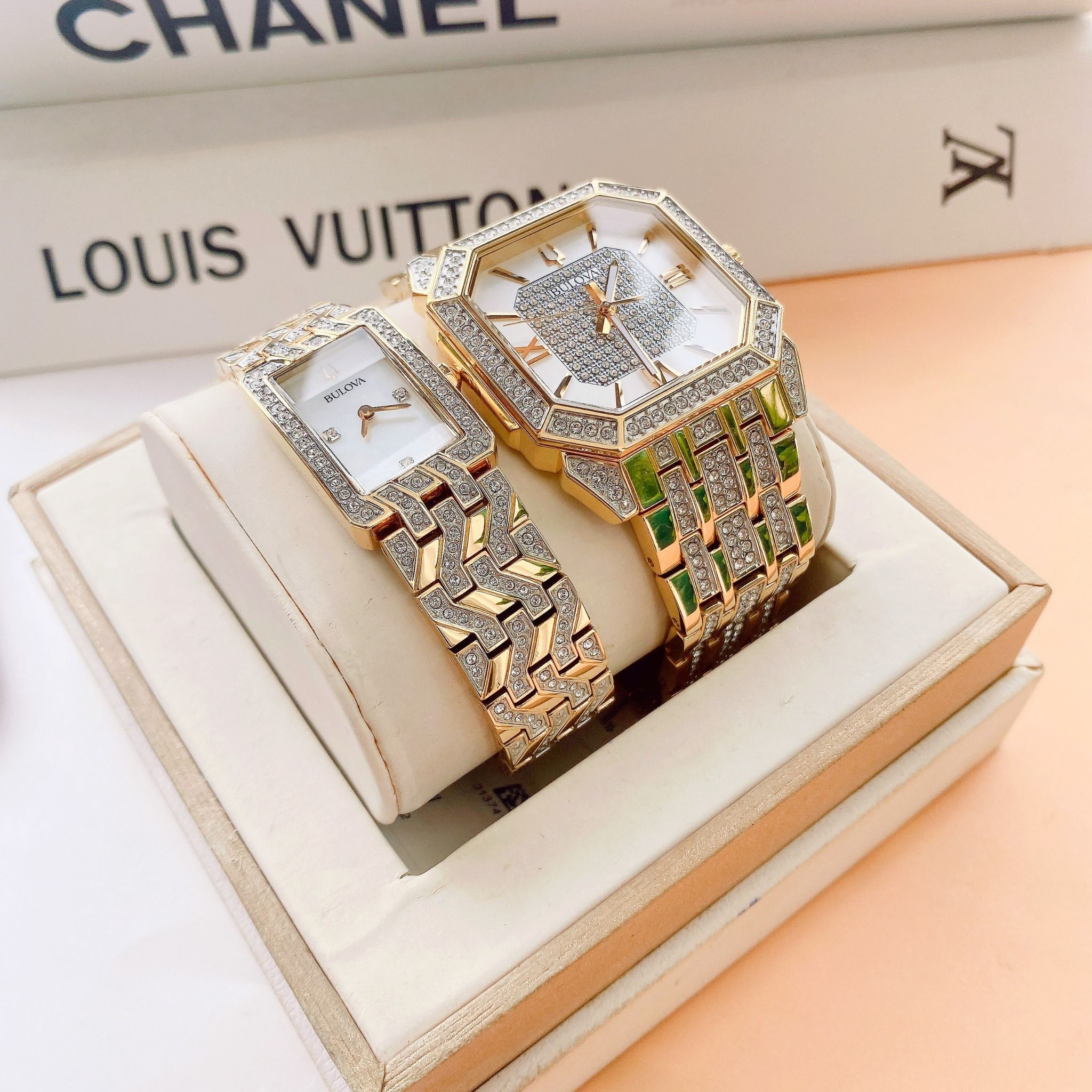 Bulova Quartz 98A295 ( Nam ) - 98L301 ( Nữ ) - Đồng Hồ Cặp – PhongWatch