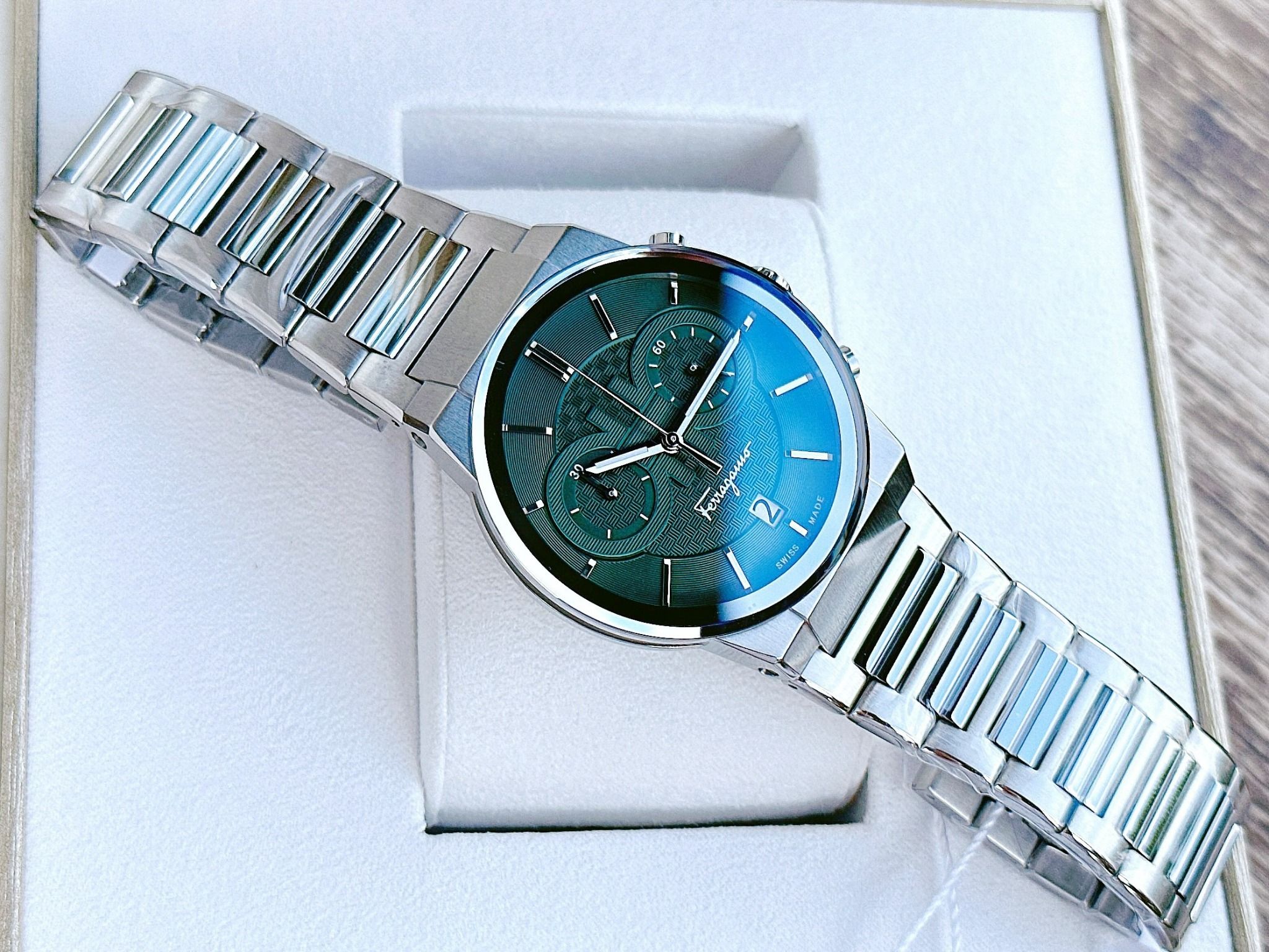 Salvatore Ferragamo Quartz SFME00421 Chronograph Date Green Dial Silve – PhongWatch