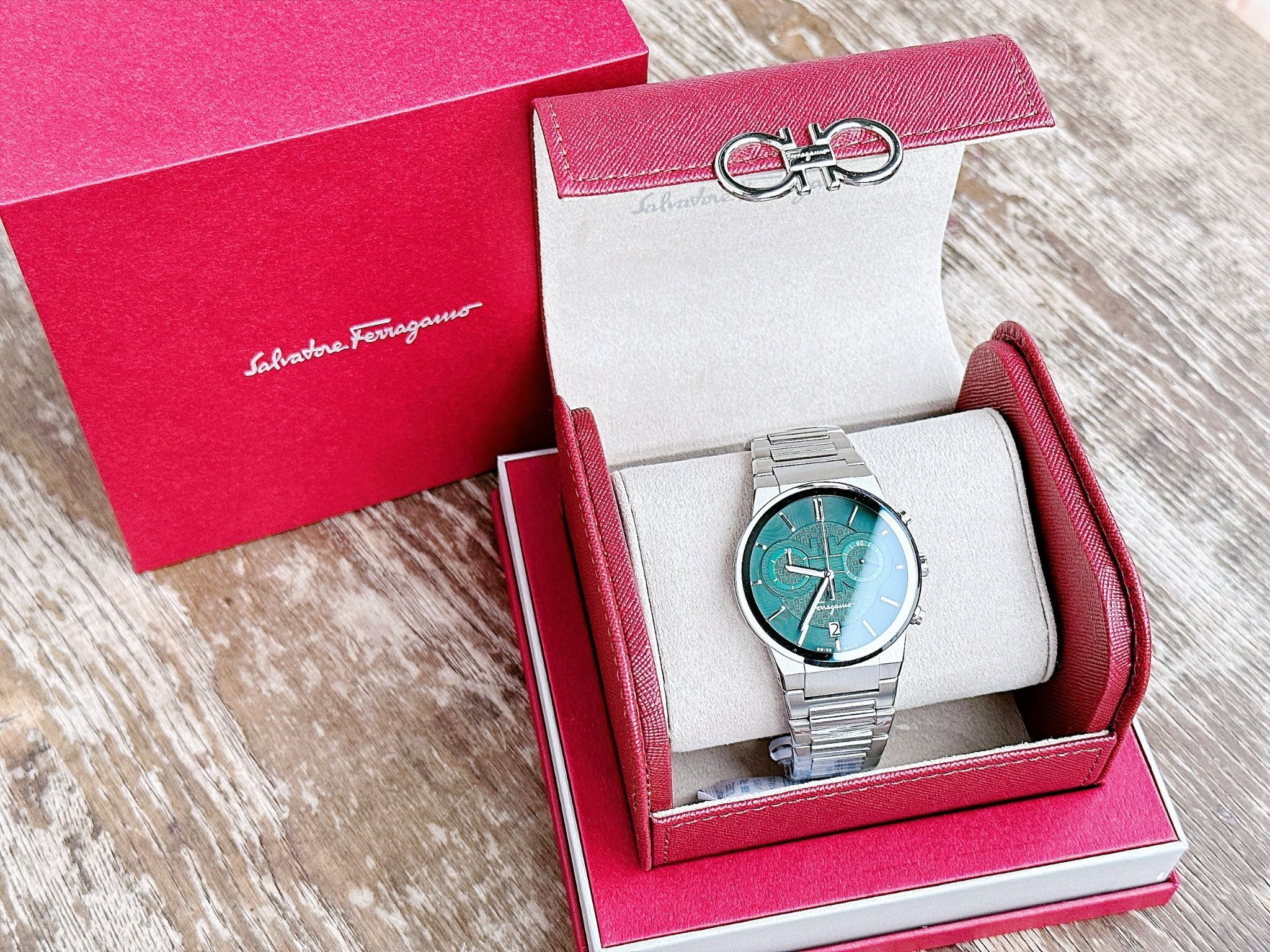 Salvatore Ferragamo Quartz SFME00421 Chronograph Date Green Dial Silve – PhongWatch