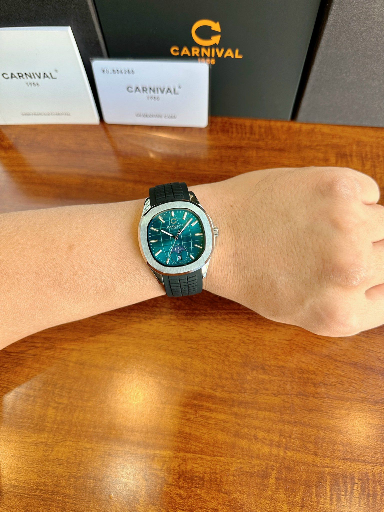 Carnival Aquanus 8113G-VT-DCS-XL ( 8113G ) - Đồng Hồ Nam – PhongWatch