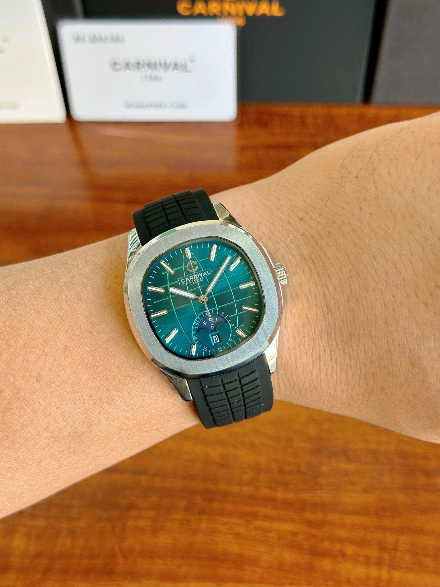 Carnival Aquanus 8113G-VT-DCS-XL ( 8113G ) - Đồng Hồ Nam – PhongWatch