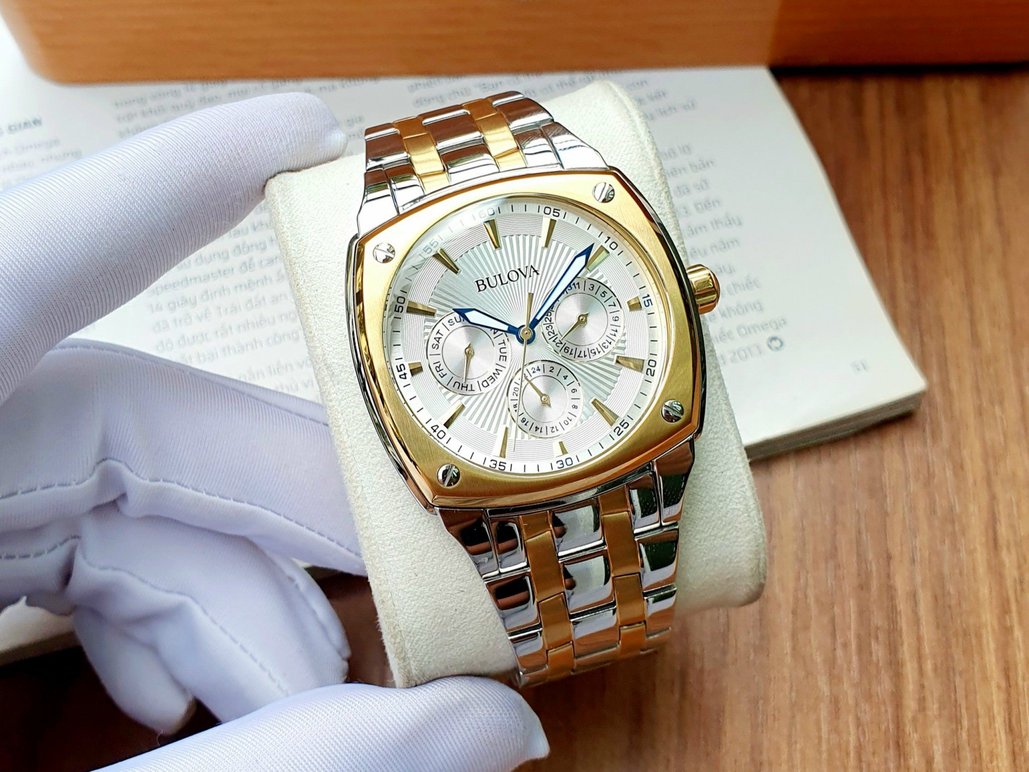 Bulova Quartz 98C142 - Chính Hãng Giá Tốt – PhongWatch