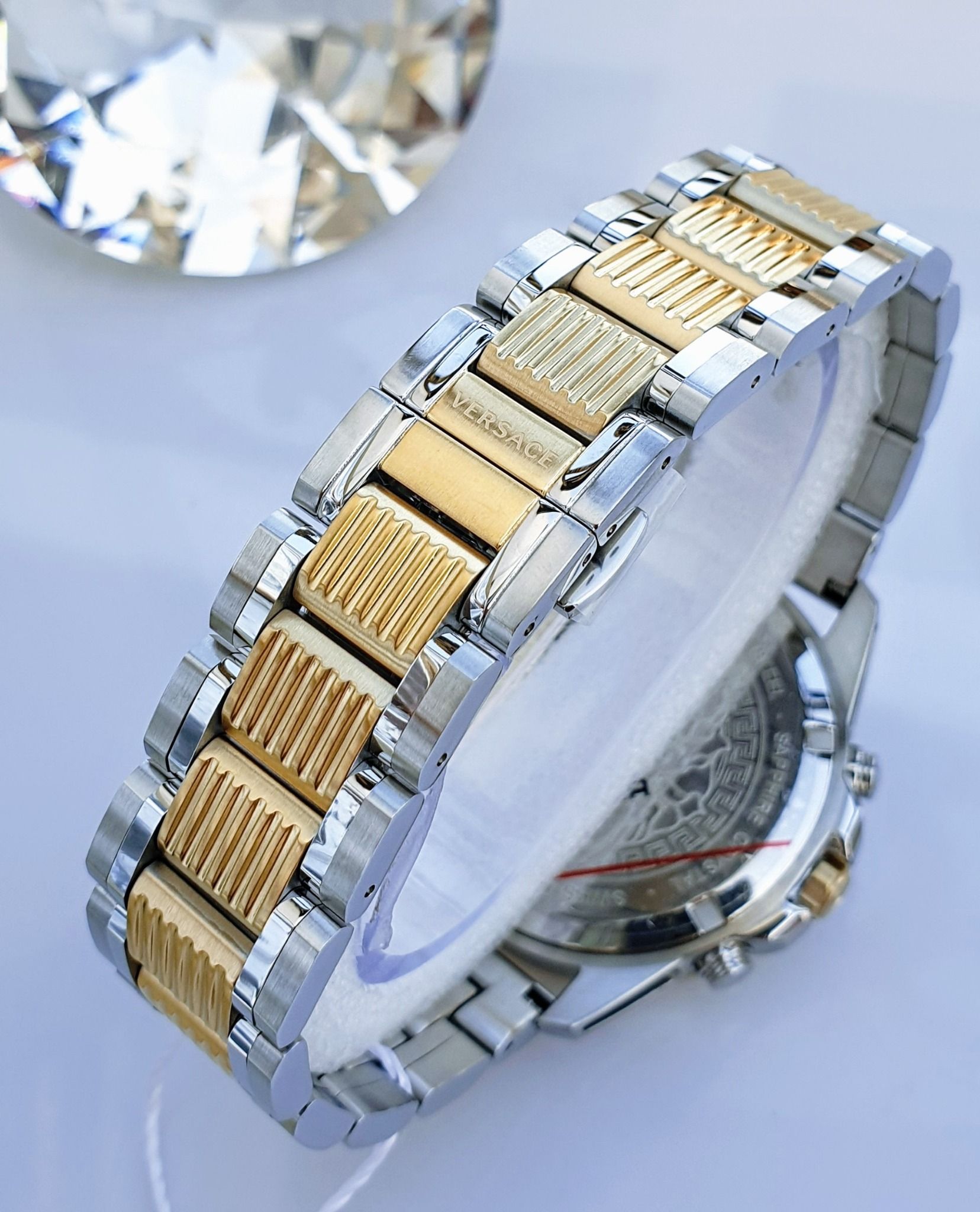 Versace V-Race Black Dial 43mm VE2B00221 - Đồng Hồ Nam – PhongWatch