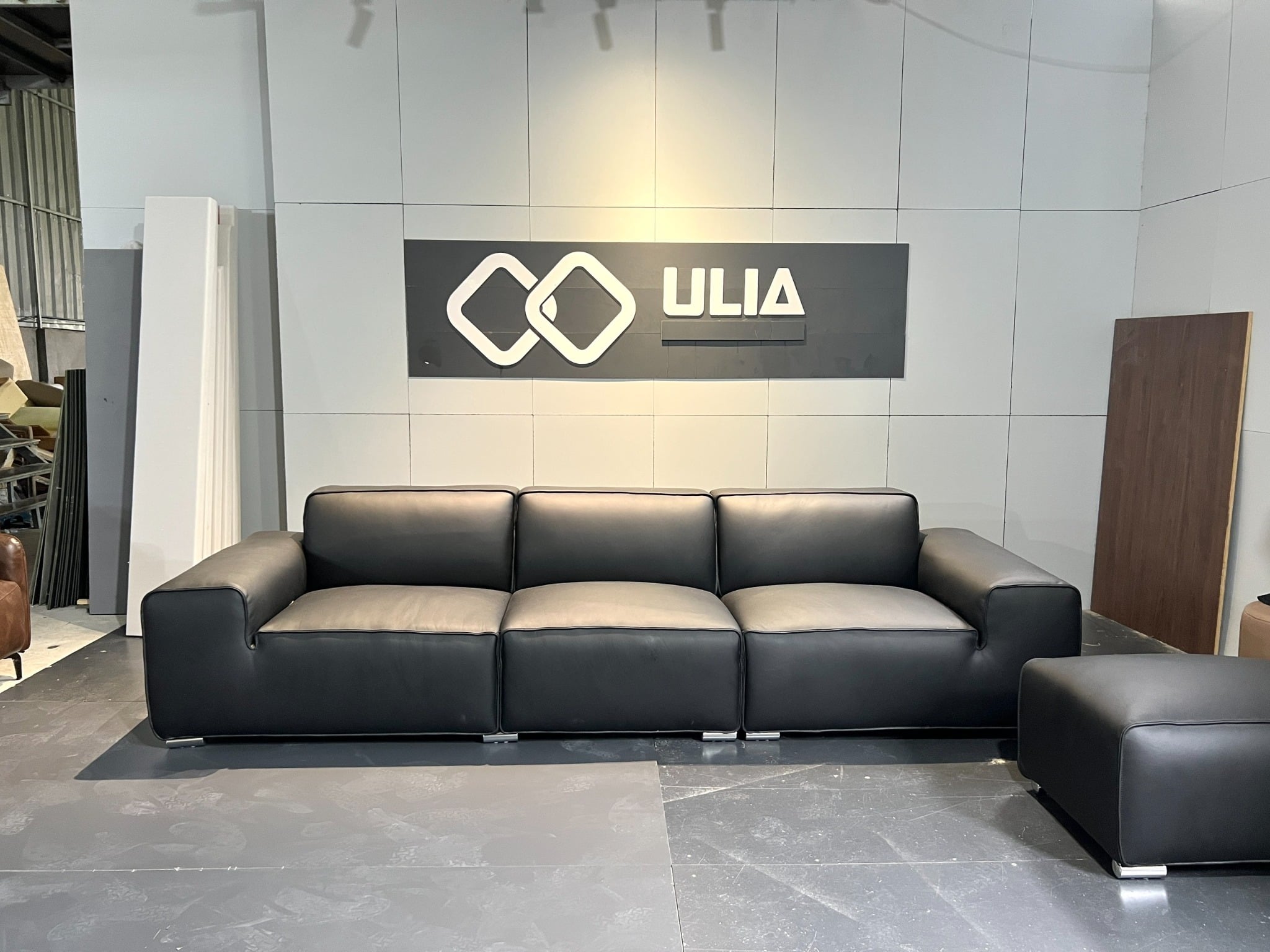 Sofa bọc da màu đen Kenli – ULIA