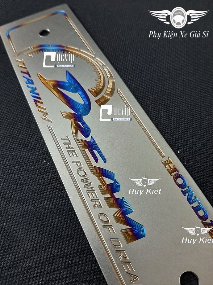Bảng Tên Dream Titan (Mẫu Titan Khò) MS3493 – Phụ Kiện Xe Giá Sỉ