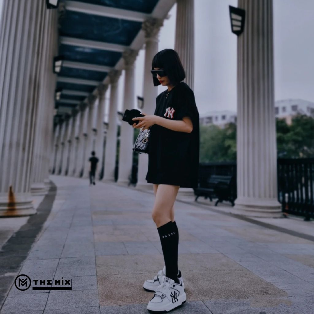 Áo Thun MLB Pop Art NY Girl Đen - 3ATSL0533-50BKS - Hàng Chính Hãng ...
