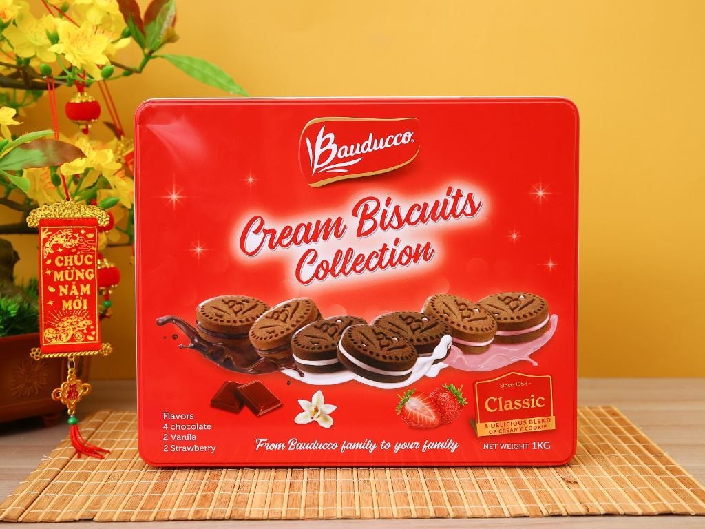HỘP THIẾC ĐỎ BÁNH QUY NHÂN KEM BAUDUCCO 1000G – BON GROCER
