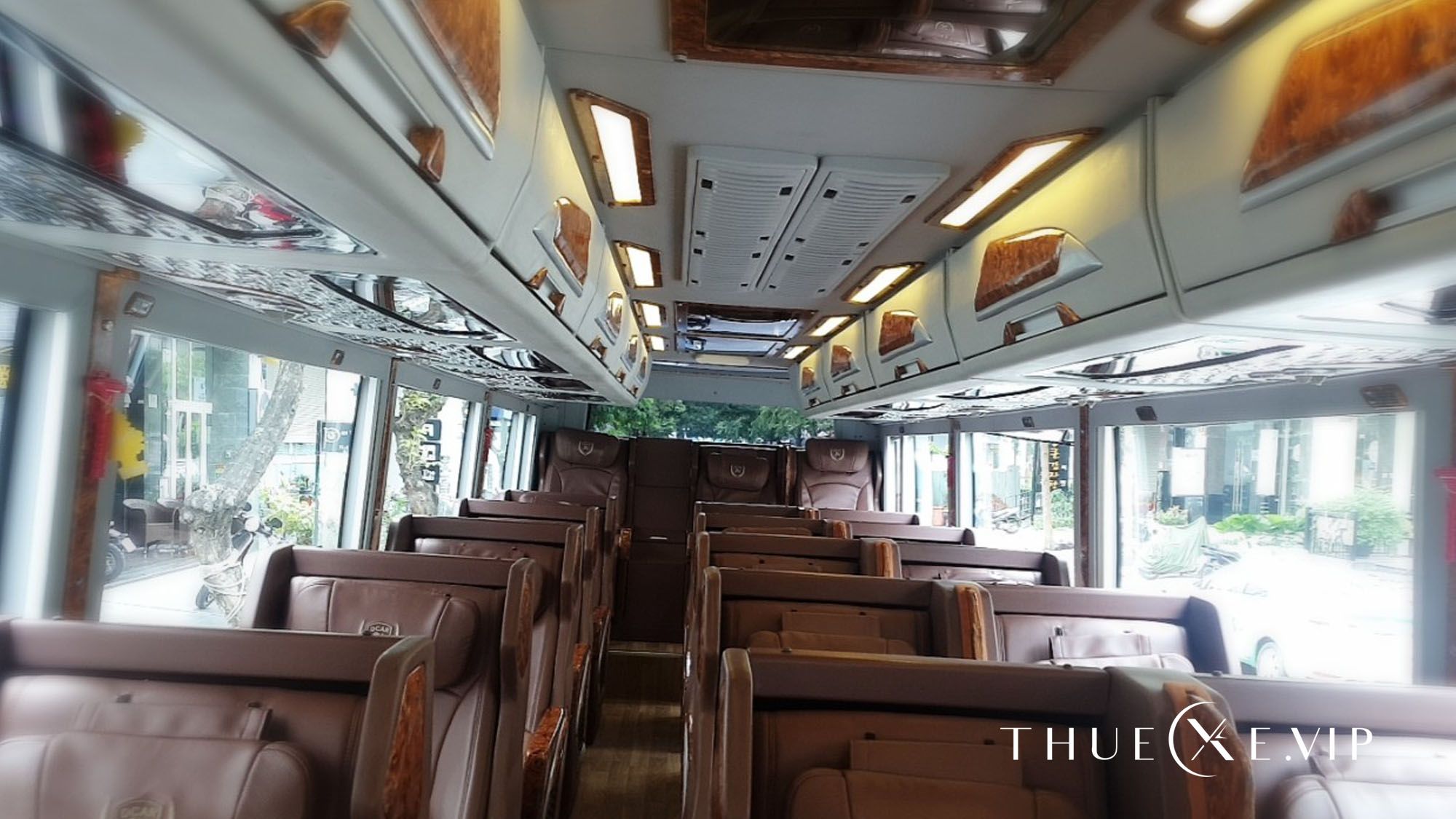 LIMOUSINE DCAR 18 seats VIP car rental in HCM City - thuexe.vip