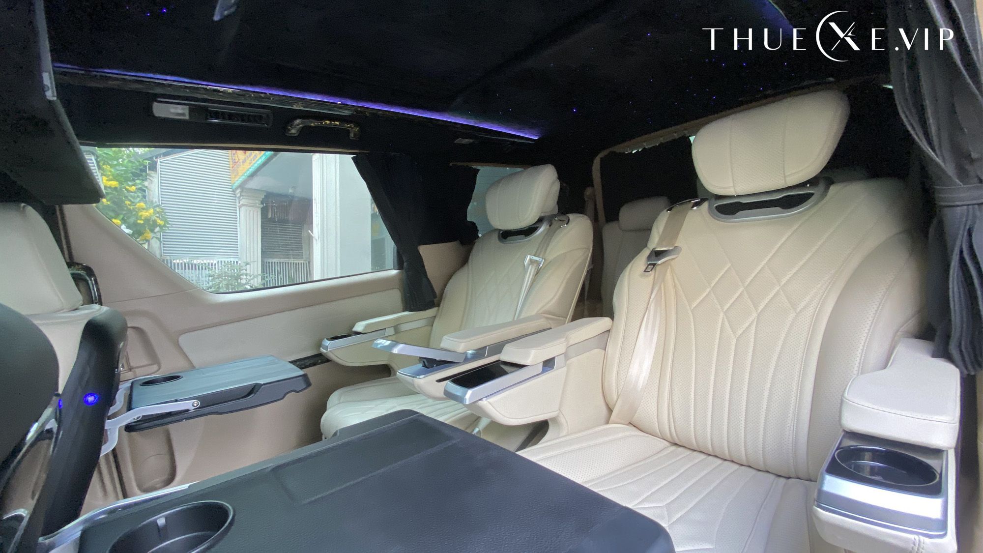 TOYOTA ALPHARD VIP car rental in HCM City - thuexe.vip