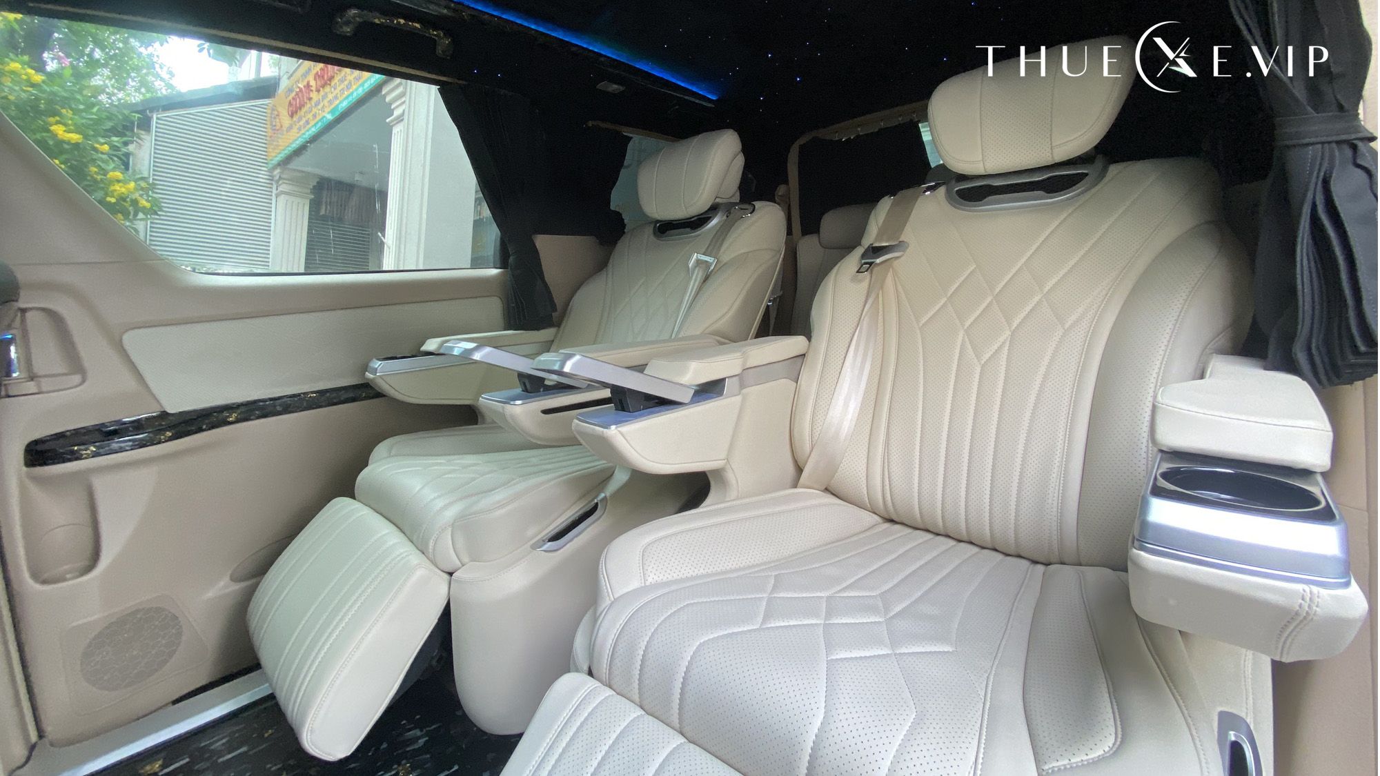 TOYOTA ALPHARD VIP car rental in HCM City - thuexe.vip