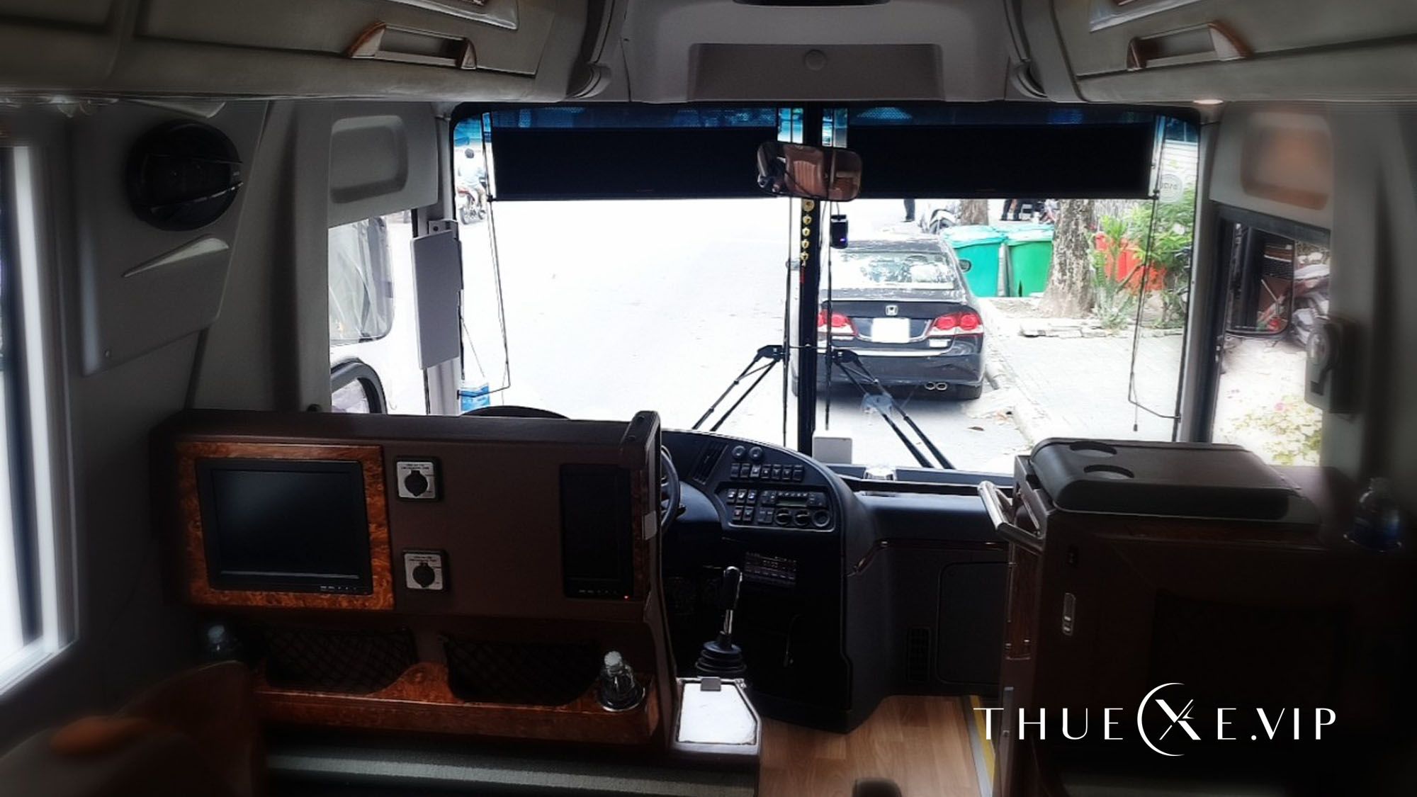 Cho thuê xe DCAR LIMOUSINE 18 CHỖ tại TP HCM - Limo giá rẻ 2019 – thuexe.vip