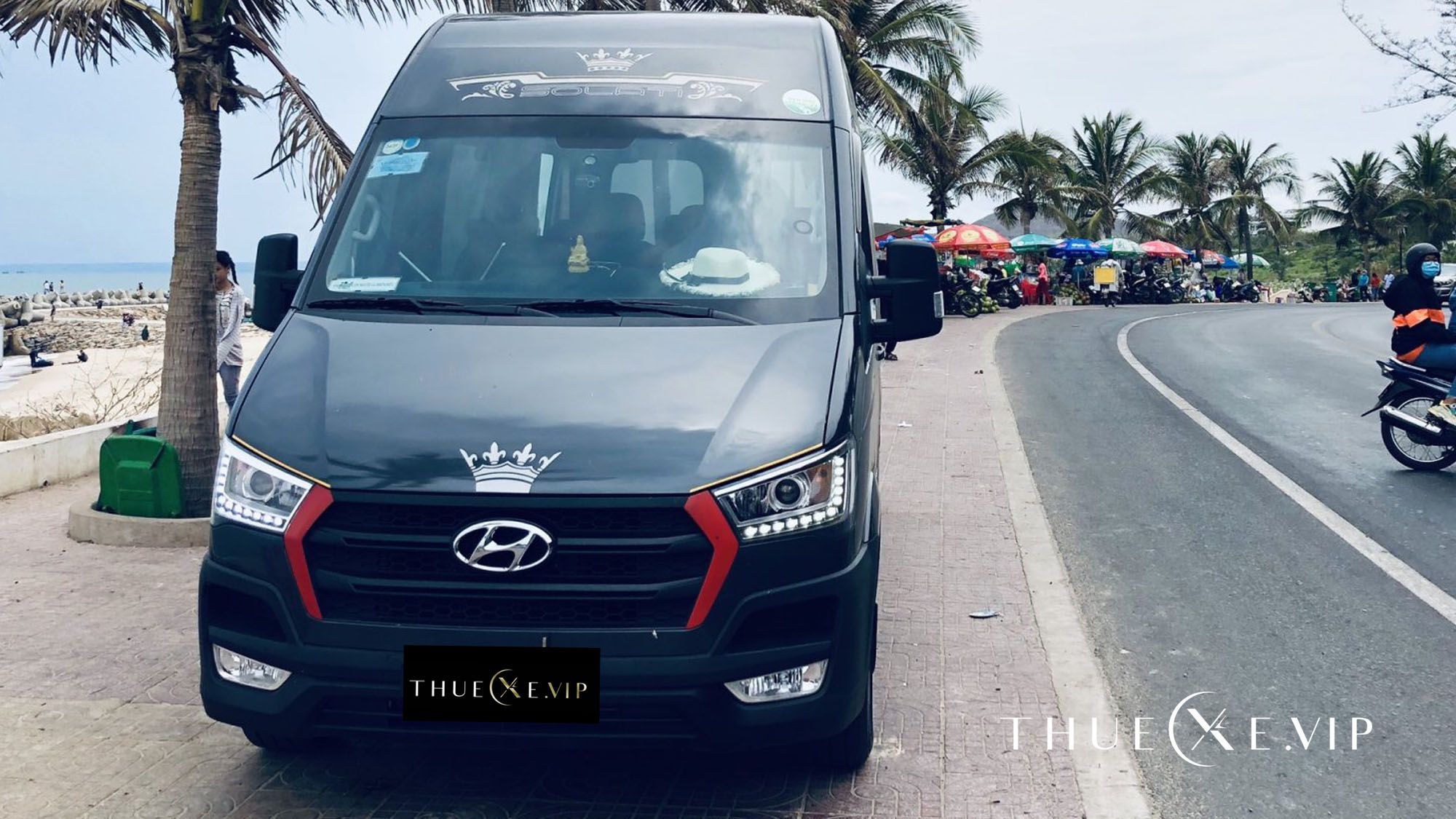 HYUNDAI SOLATI 16 seats VIP car rental in HCM City - thuexe.vip