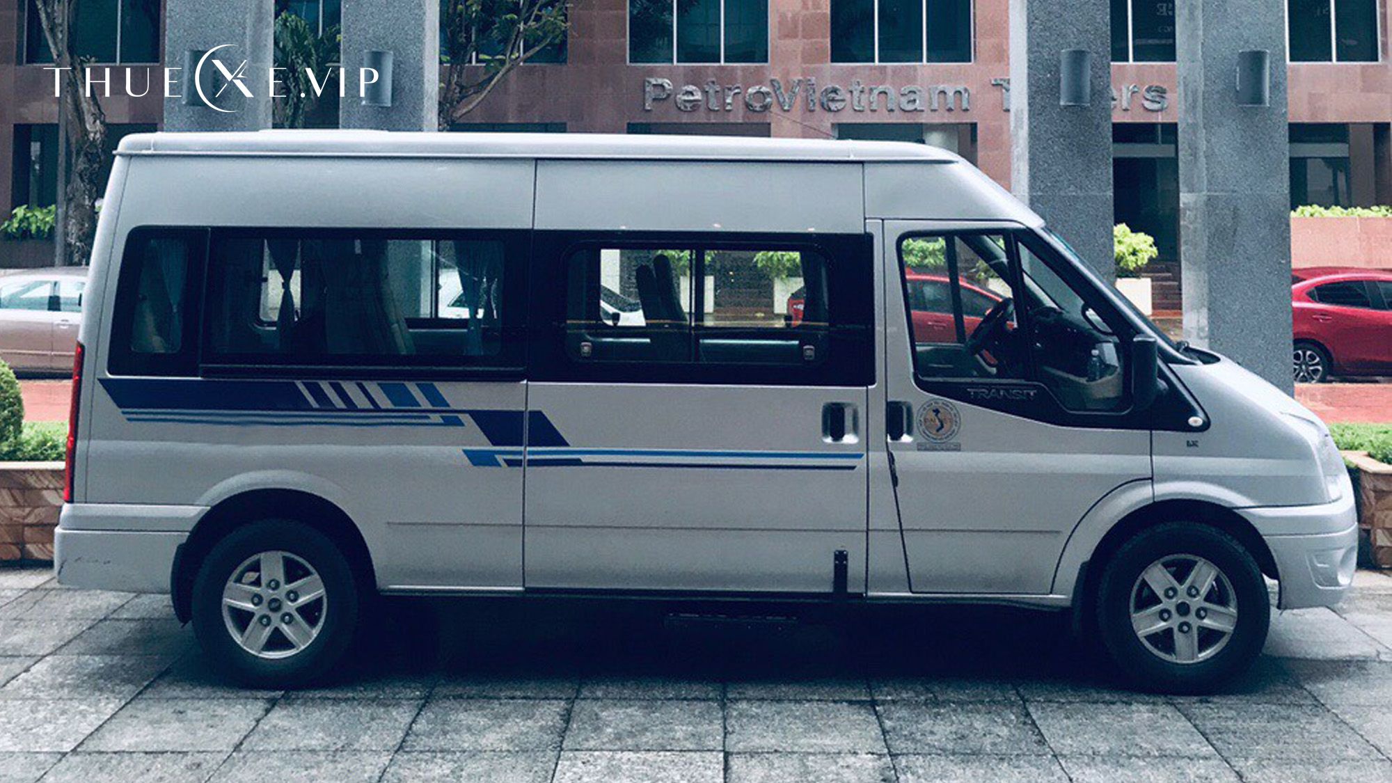 FORD TRANSIT 16 seats VIP car rental in HCM City - thuexe.vip