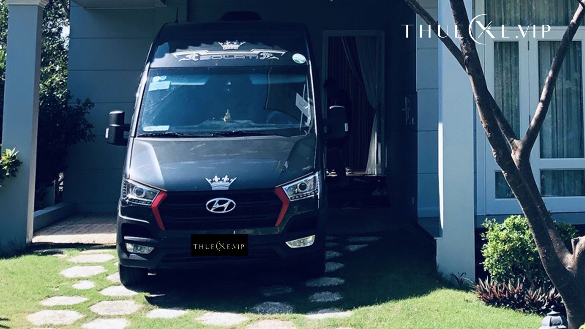 HYUNDAI SOLATI 16 seats VIP car rental in HCM City - thuexe.vip