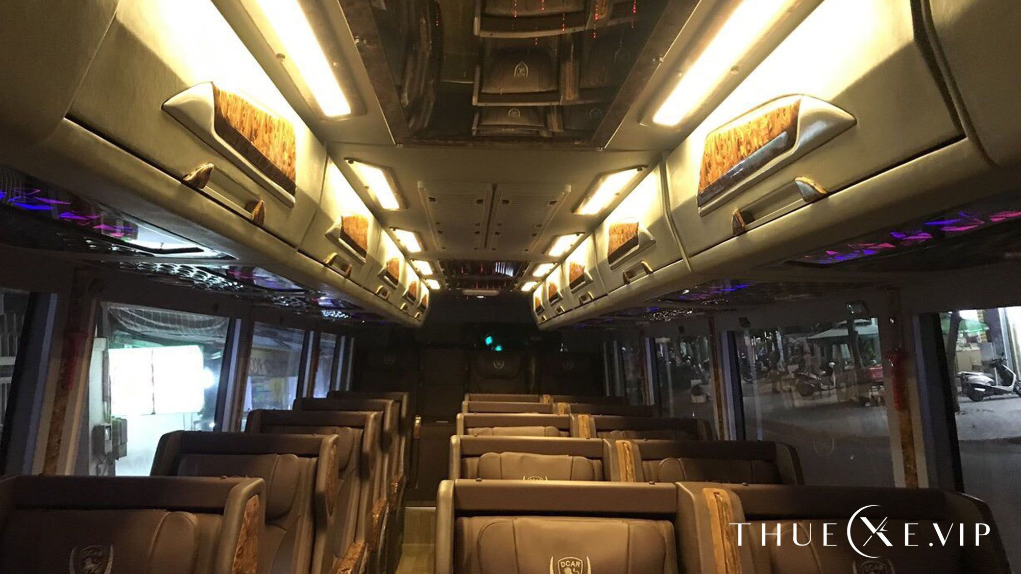 LIMOUSINE DCAR 18 seats VIP car rental in HCM City - thuexe.vip