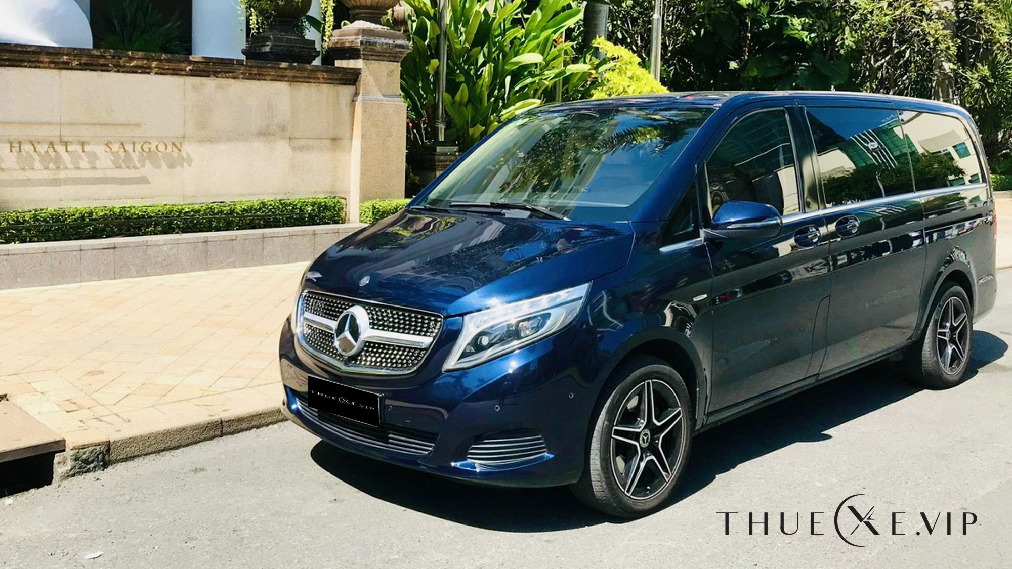 Mercedes V250 VIP car rental in HCM City - Mer s500, s450, s65 – thuexe.vip