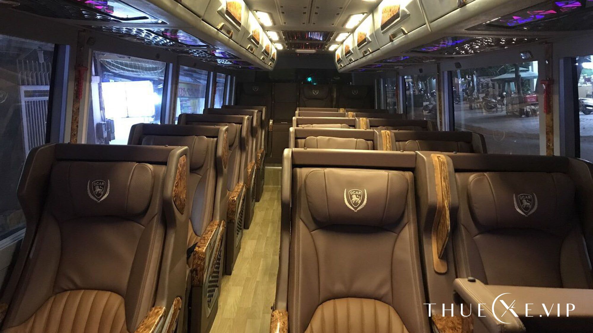 LIMOUSINE DCAR 18 seats VIP car rental in HCM City - thuexe.vip