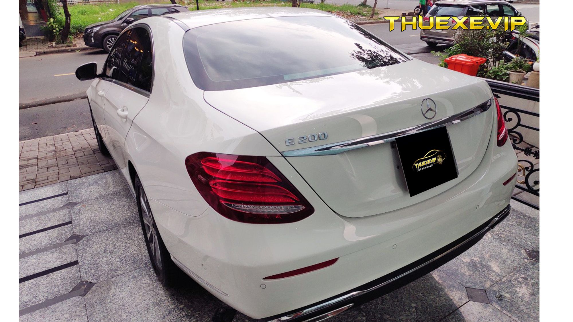 Mercedes E200 VIP car rental in HCM City - Mercedes E200, E300 – thuexe.vip