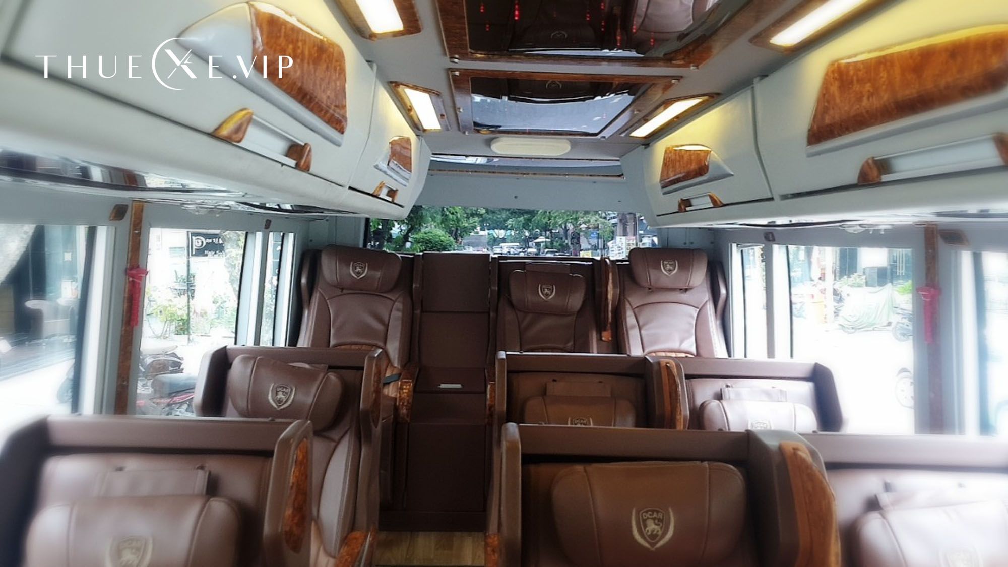 LIMOUSINE DCAR 18 seats VIP car rental in HCM City - thuexe.vip