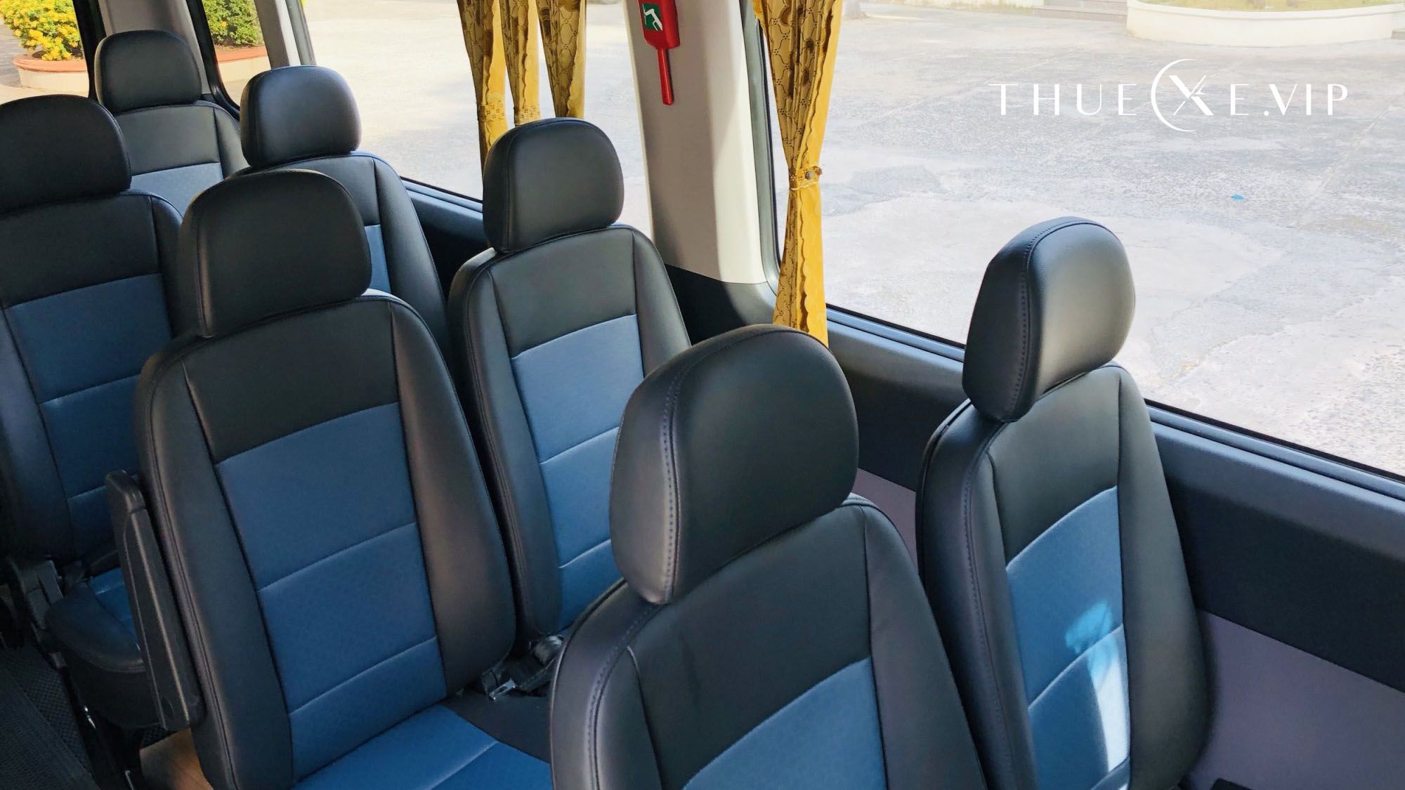 HYUNDAI SOLATI 16 seats VIP car rental in HCM City - thuexe.vip