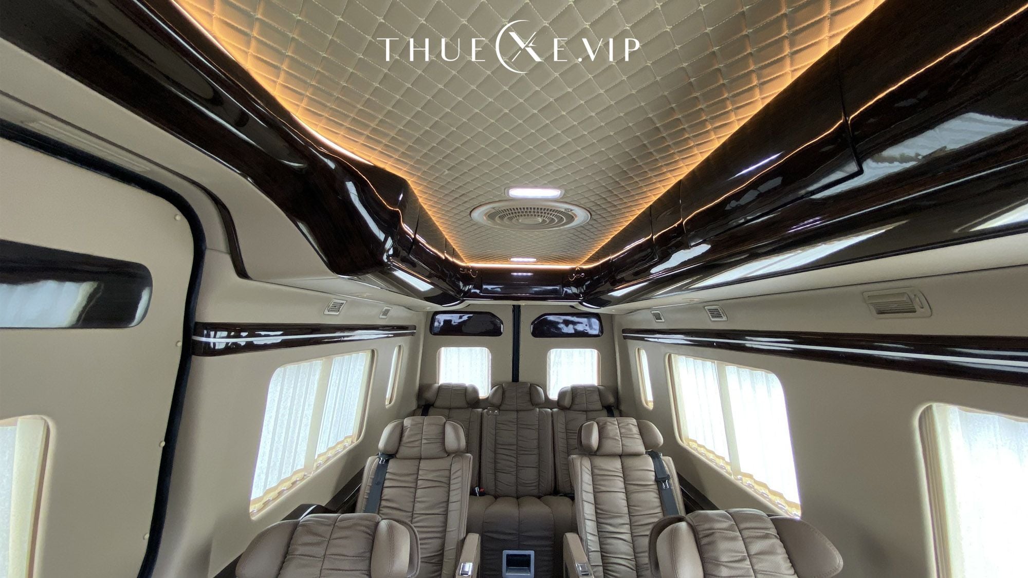 SOLATI LIMOUSINE DCAR 9 seats VIP car rental in HCM City - thuexe.vip