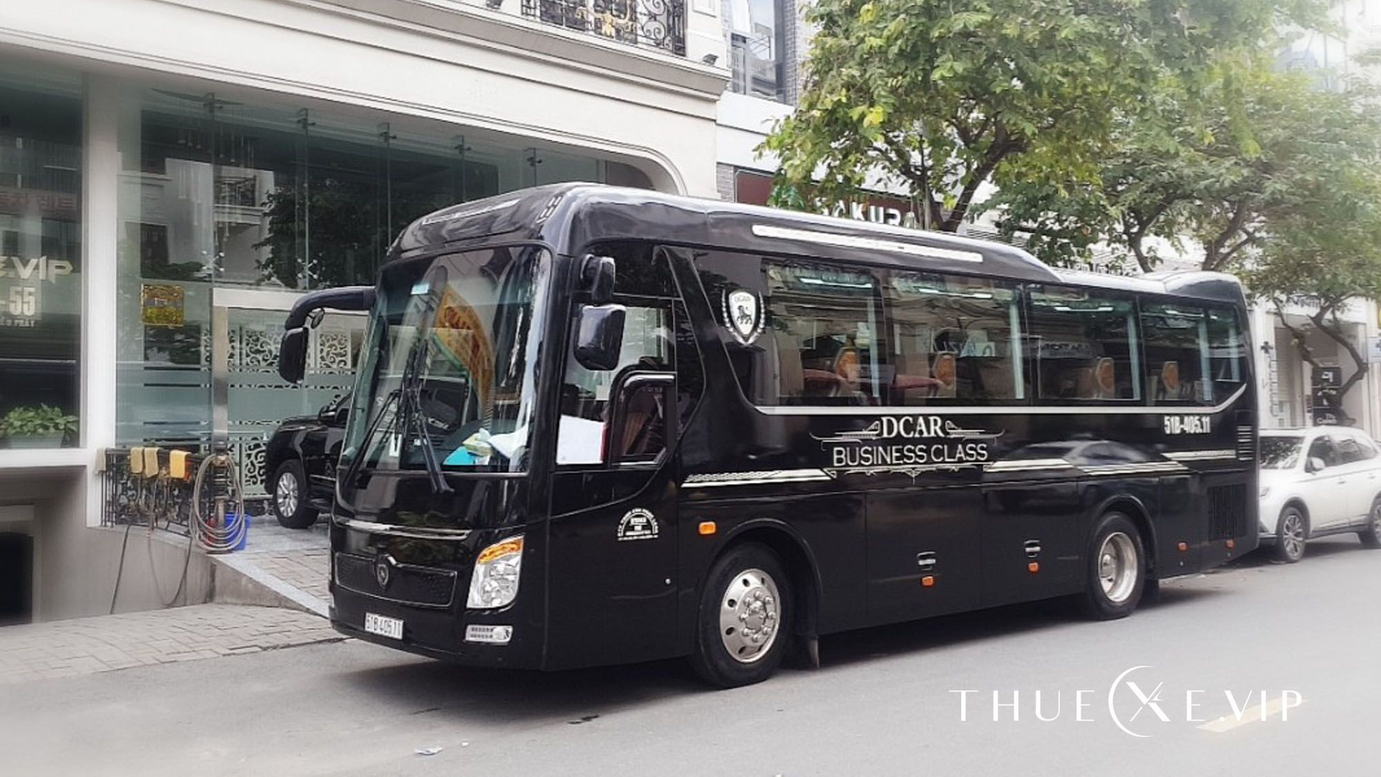 LIMOUSINE DCAR 18 seats VIP car rental in HCM City - thuexe.vip