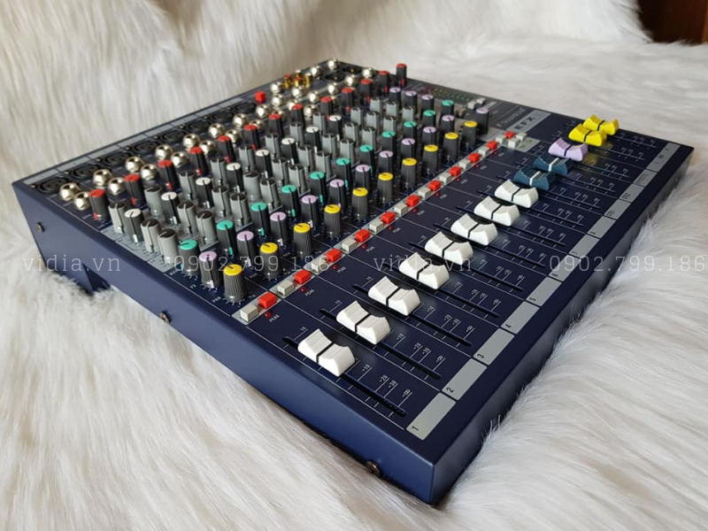 Mixer SOUNDCRAFT EFX8 Console – VIDIA