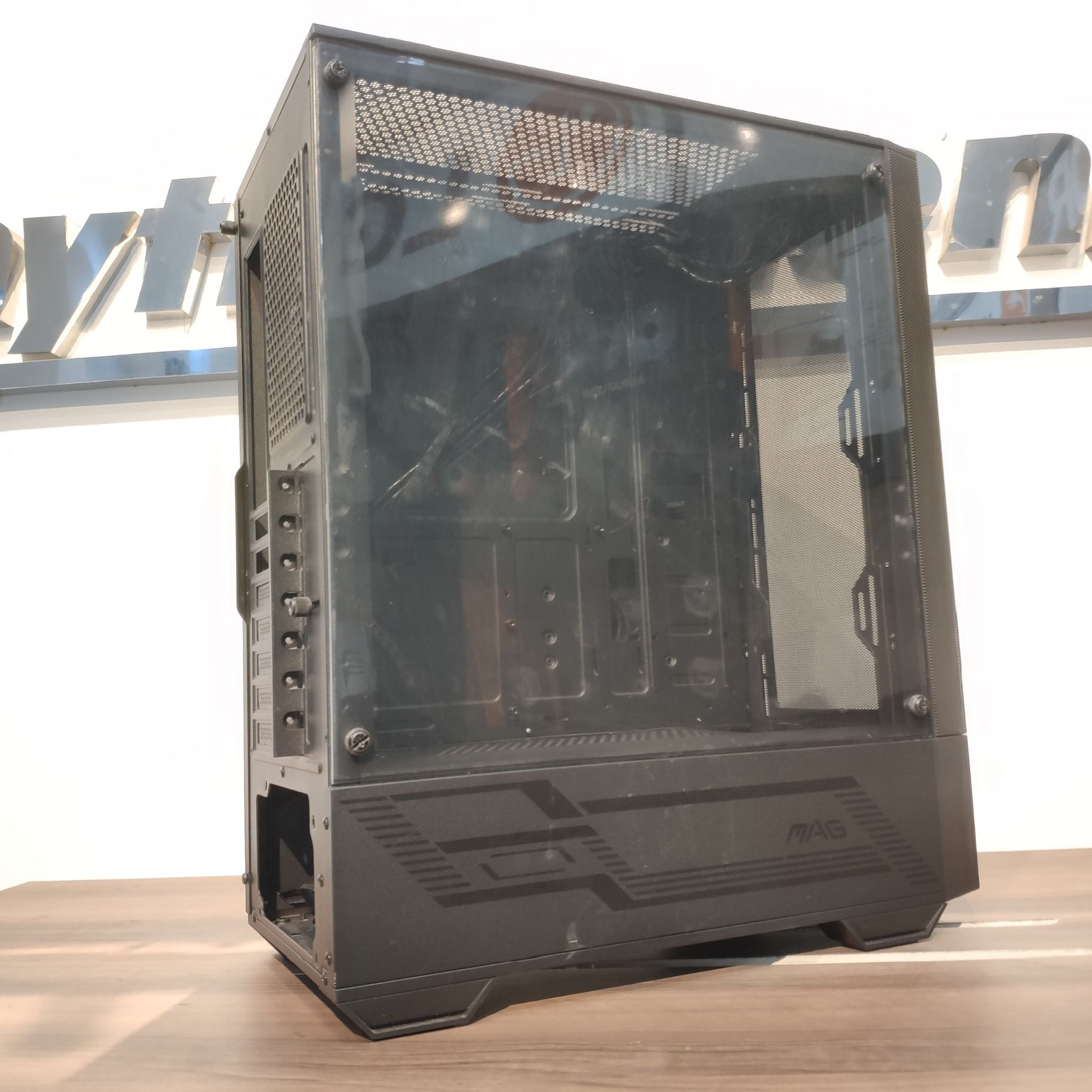 Case Msi MAG FORGE 110R 2ND HBH – Máy Tính Biên Hòa