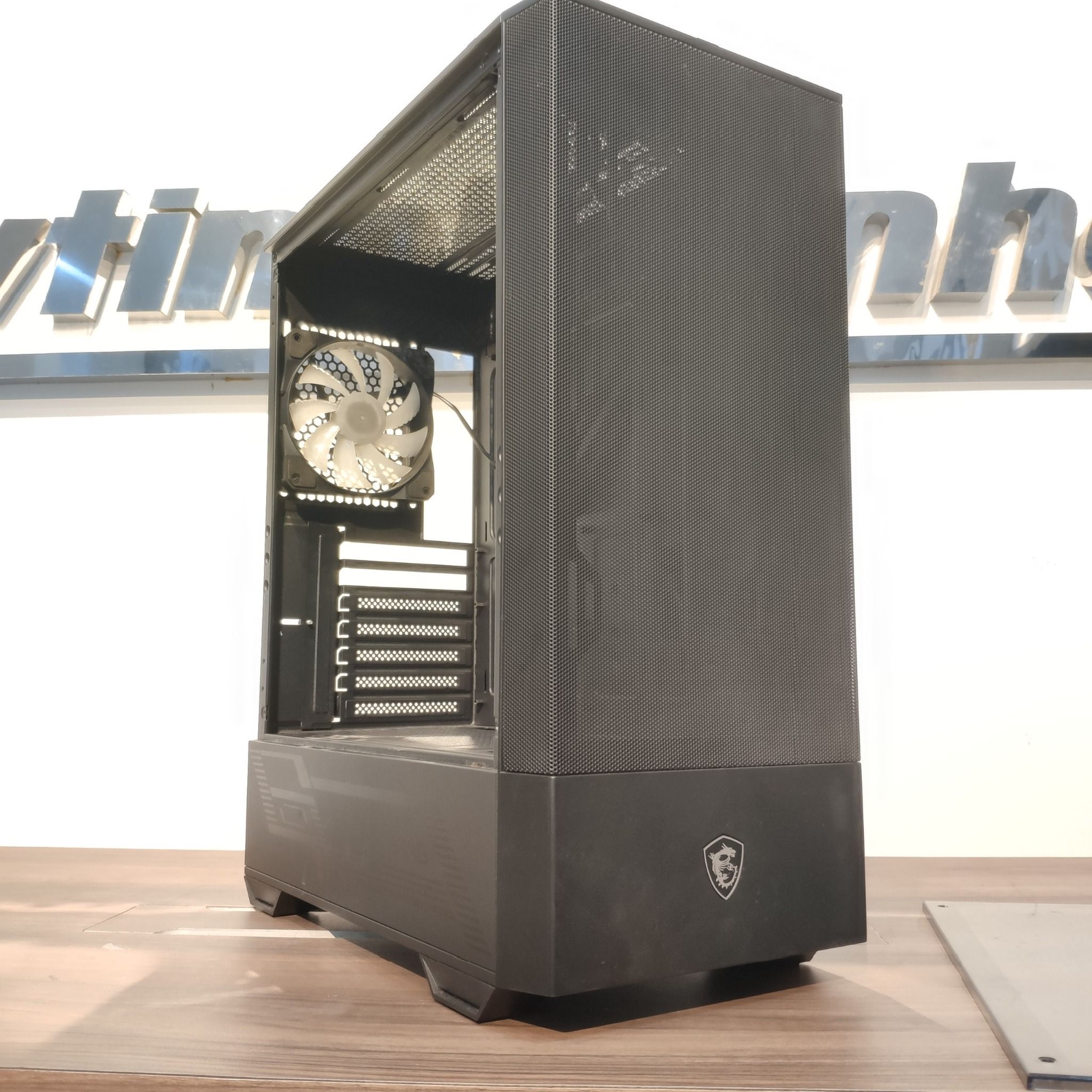 Case Msi MAG FORGE 110R 2ND HBH – Máy Tính Biên Hòa