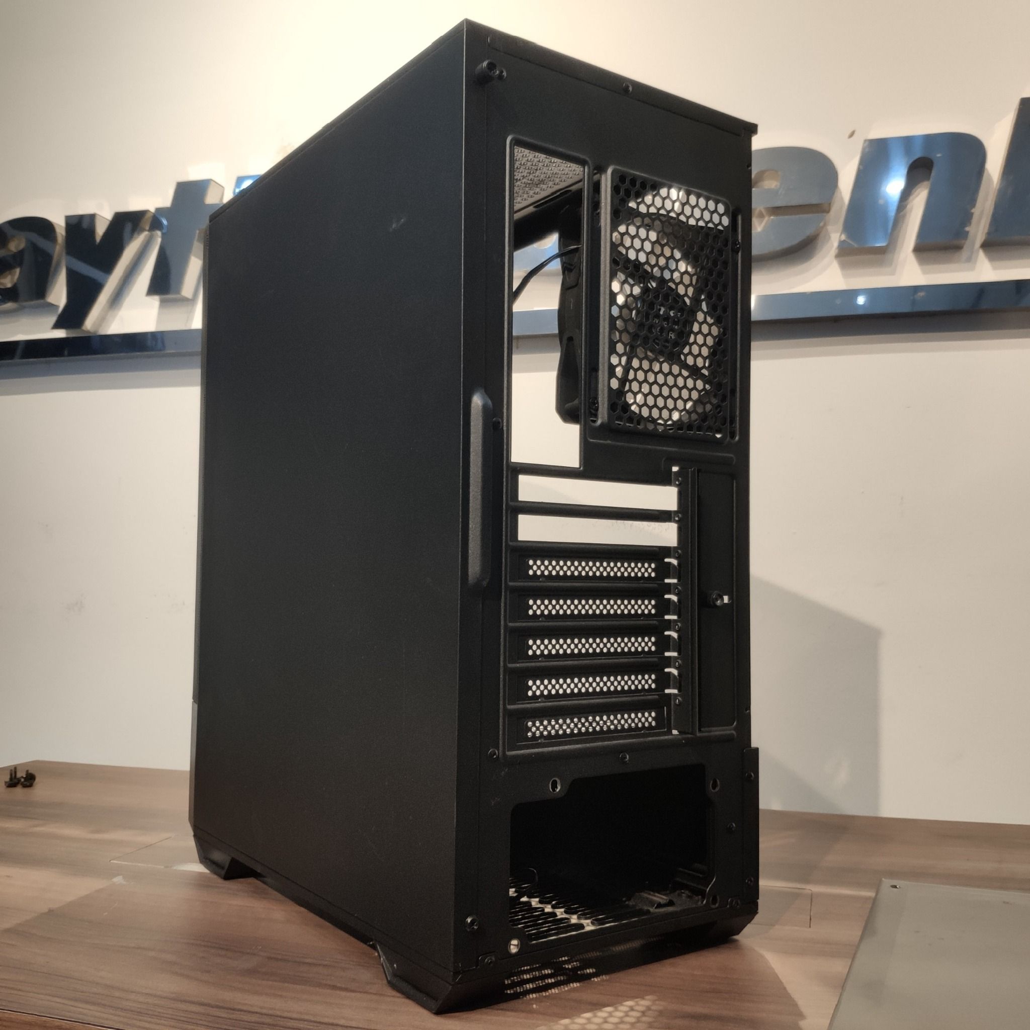 Case Msi MAG FORGE 110R 2ND HBH – Máy Tính Biên Hòa