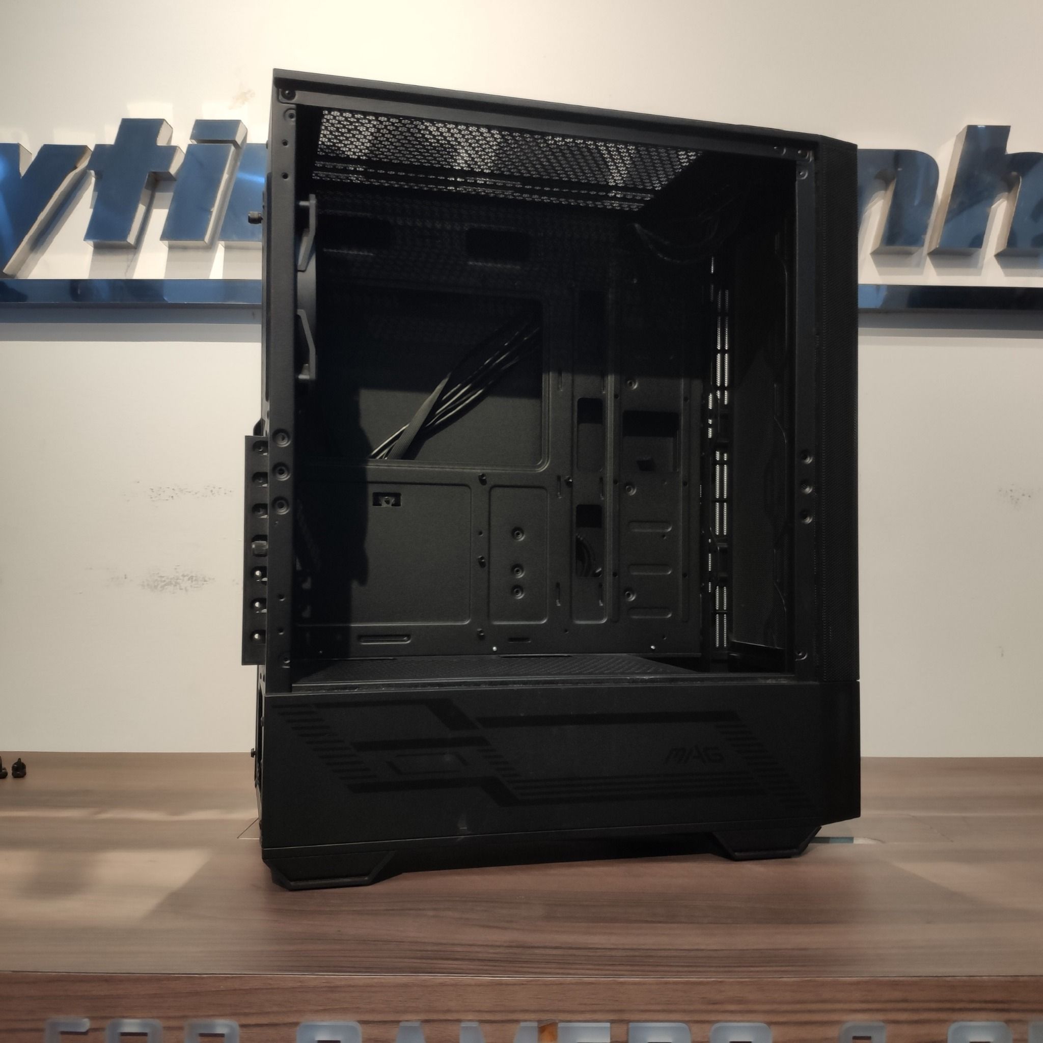 Case Msi MAG FORGE 110R 2ND HBH – Máy Tính Biên Hòa