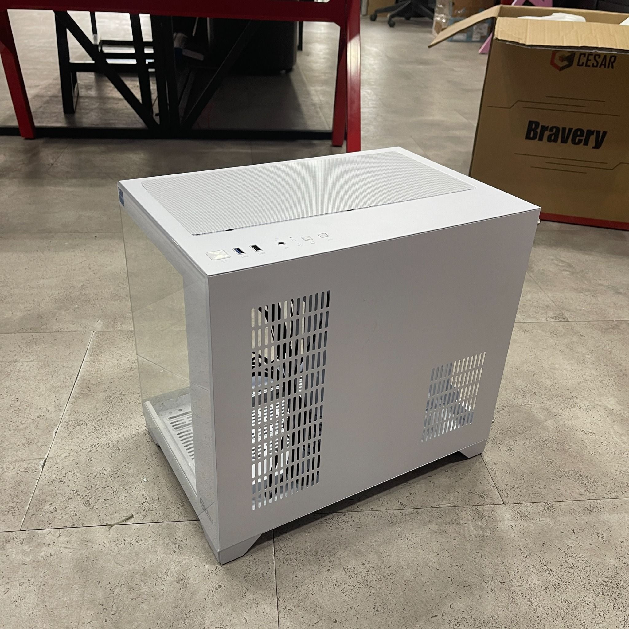 Case César Bravery White 2ND BH 1 THÁNG – Máy Tính Biên Hòa