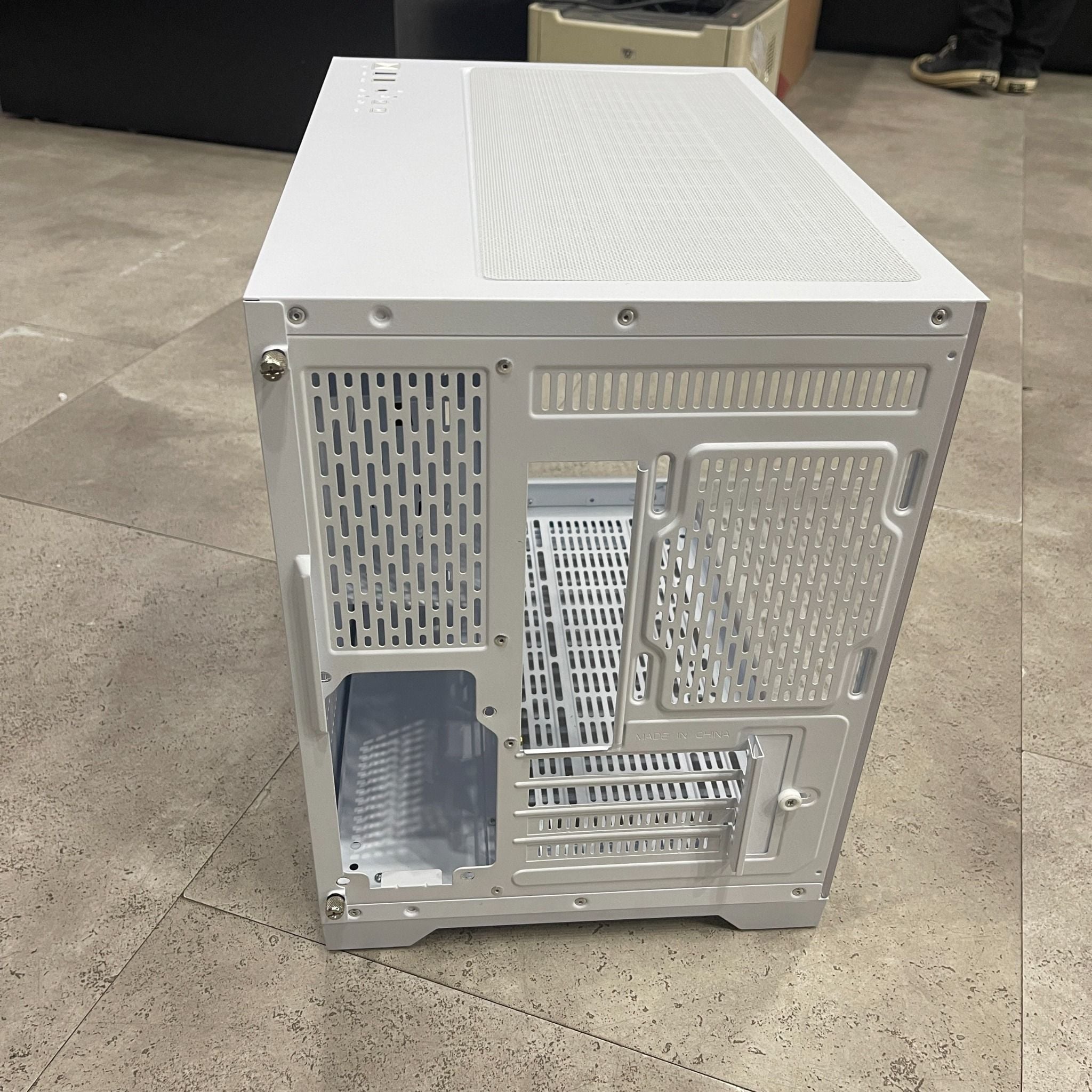 Case César Bravery White 2ND BH 1 THÁNG – Máy Tính Biên Hòa