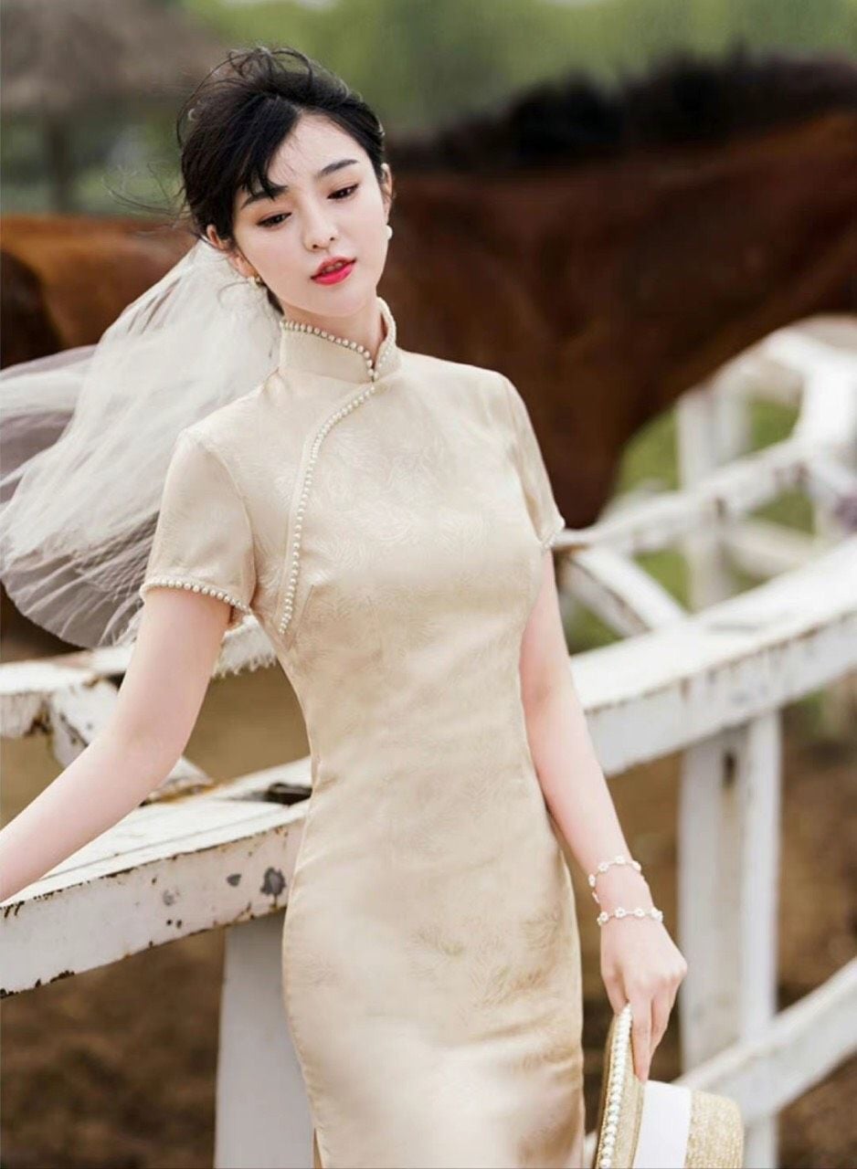 Suờn Xám Gấm Hoa Văn Viền Chuỗi – Sườn Xám-Jin Classic Style