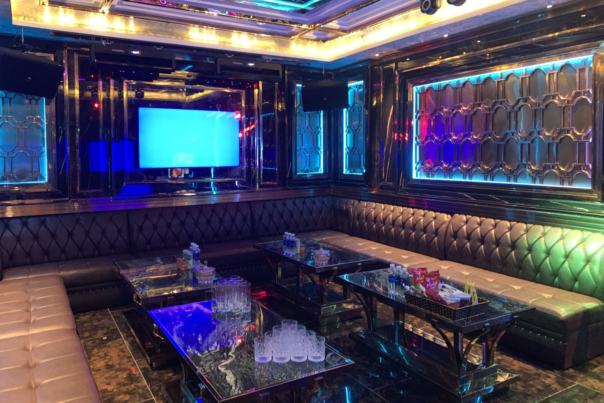 Karaoke The Queen - 215 - 217 Trần Quang Khải - TP. Hồ Chí Minh – 9Life ...