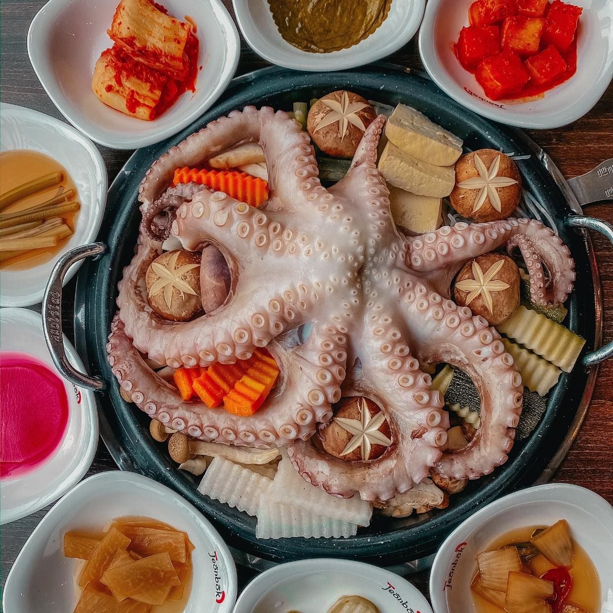 Jeonbok - TTTM Vinhomes Metropolis Liễu Giai - Hà Nội – PATO - Kênh ...