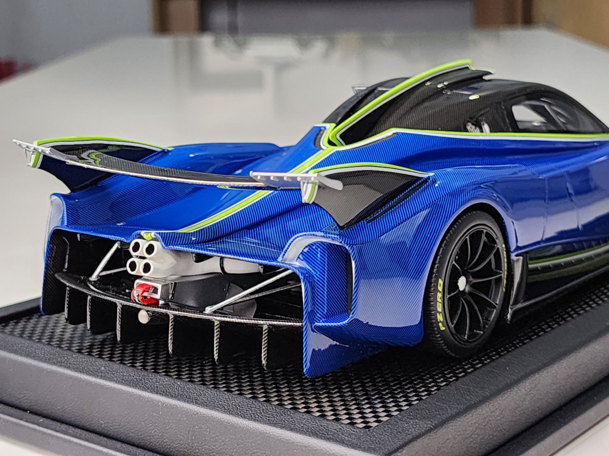 Xe Mô Hình Pagani Huayra R 1:18 Vip Scale Model ( Blue Carbon ) – Shop ...