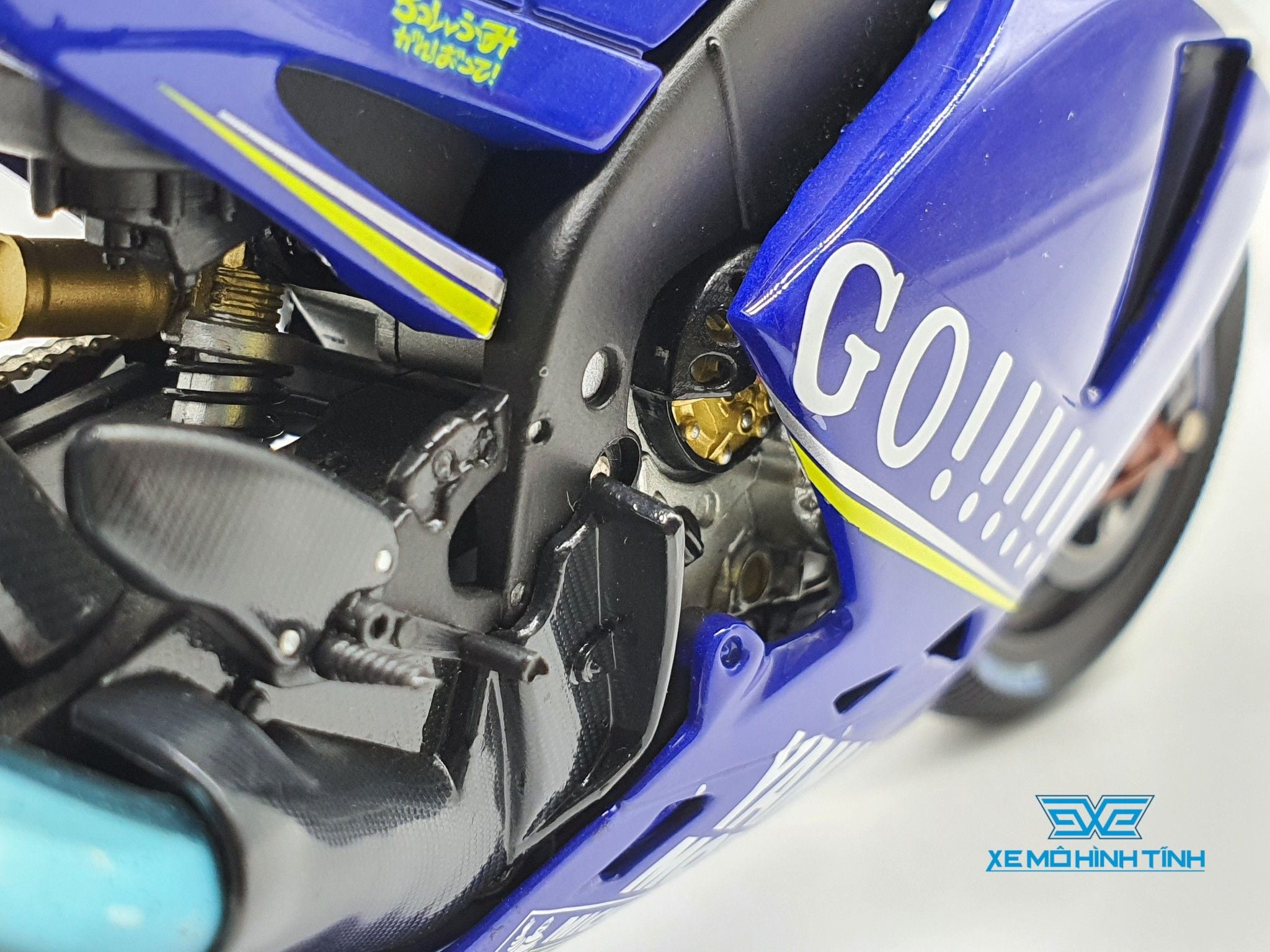 XE MÔ HÌNH YAMAHA YZR R1 VALENTINO ROSSI MOTOGP DONINGTON 2005 + FIGUE ...